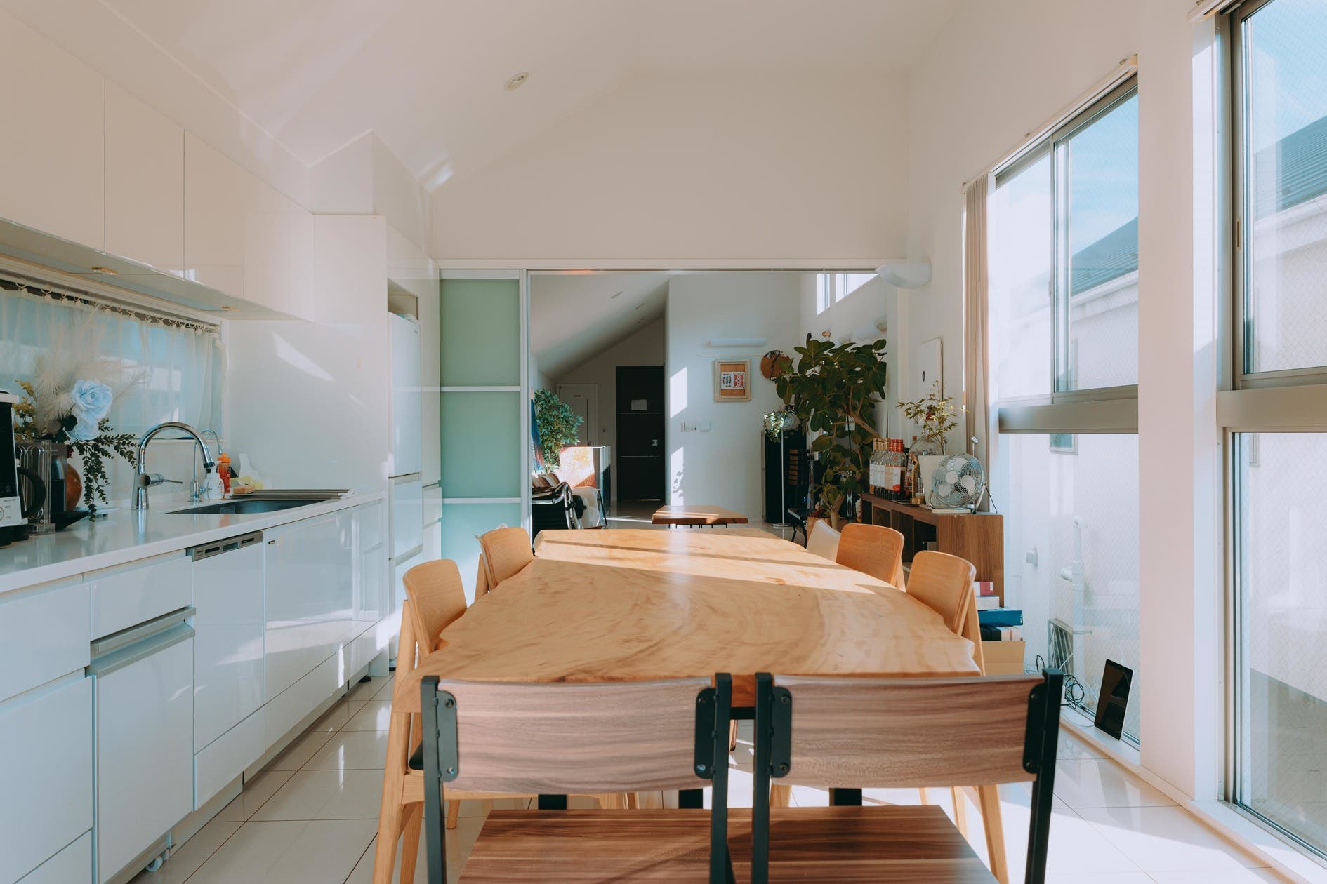 ハウススタジオ（パーティOK）📷潤沢太陽光に30畳リビングと大規模キッチン！撮影やパーティに贅沢空間📷室内最大30名収容👬の写真20