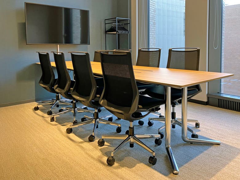 会議室 01(8名)の写真1