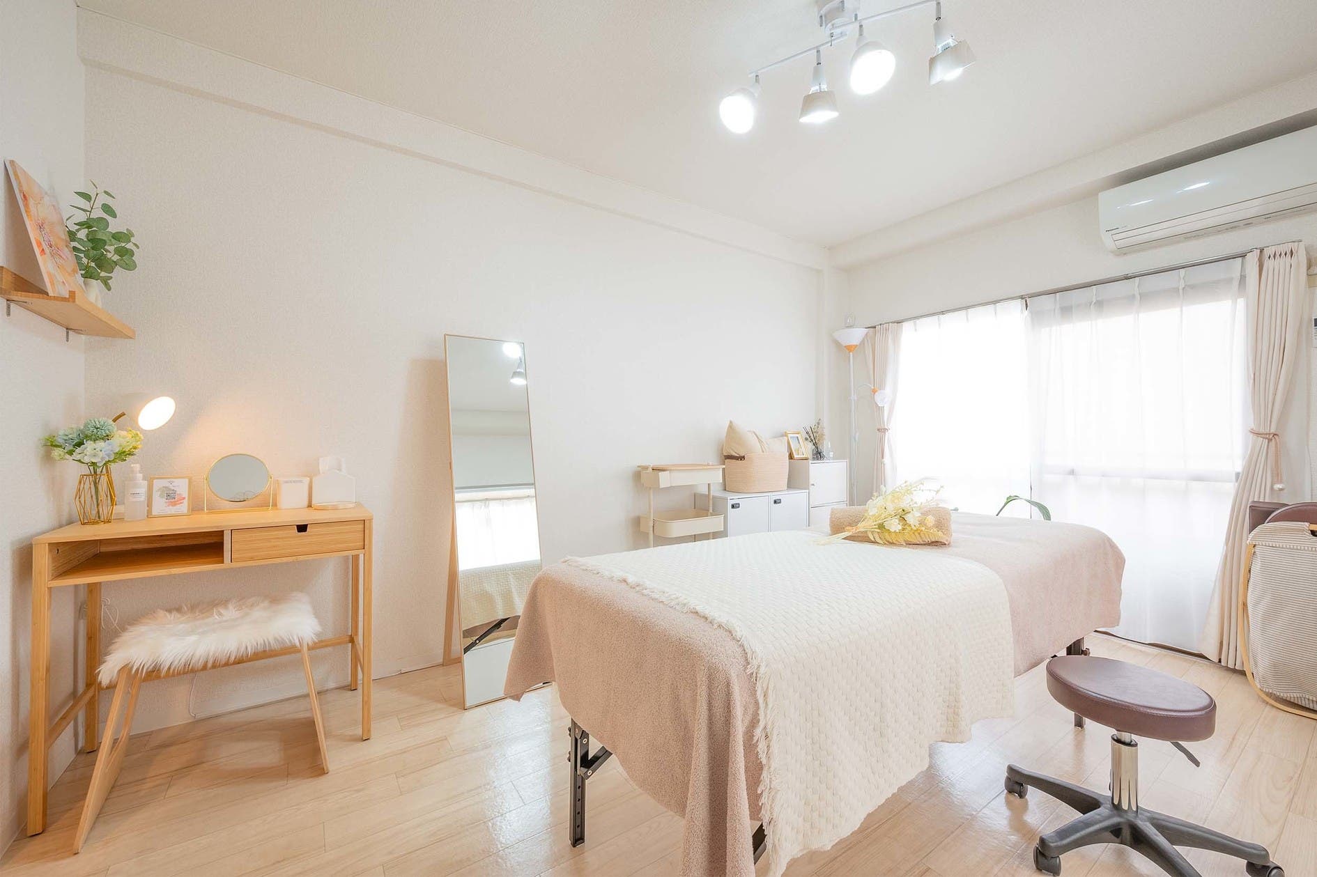 【藤沢本町駅徒歩3分❣️】150分以上の利用で大判タオル1枚無料✨マッサージ、カウンセリング、メイクレッスンなどに✨の写真1