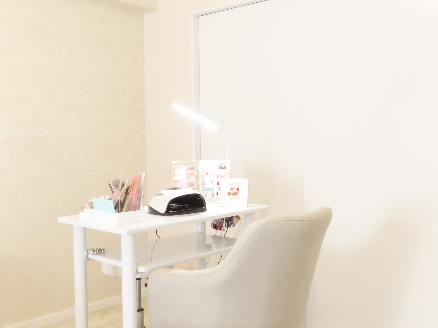 【広島駅徒歩圏内】ネイル・ヘッドスパ・占いOK／個室プライベート空間／静かで落ち着く空間の写真2