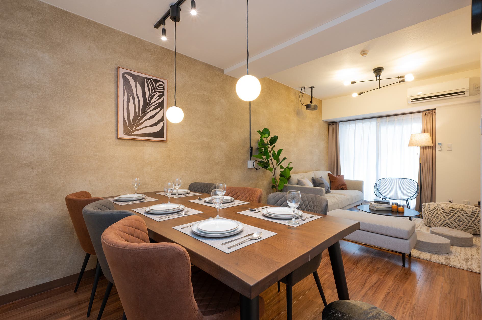 池袋駅3分🚃24H/最大14名着席🎉大型スクリーン🎬映画・大人気ゲーム機🎮おしゃれなケータリング♪の写真1