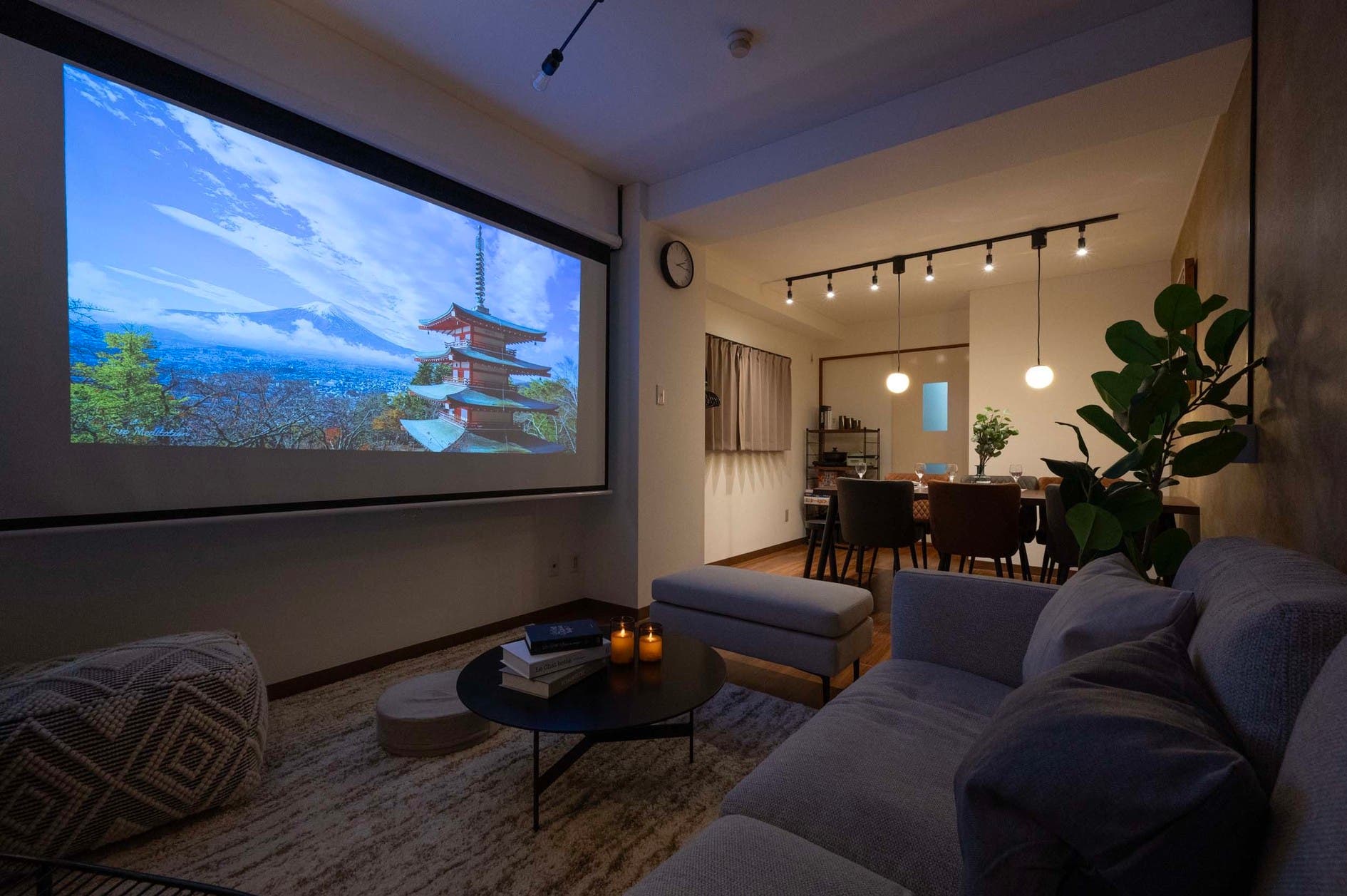 池袋駅3分🚃24H/最大14名着席🎉大型スクリーン🎬映画・大人気ゲーム機🎮おしゃれなケータリング♪の写真2