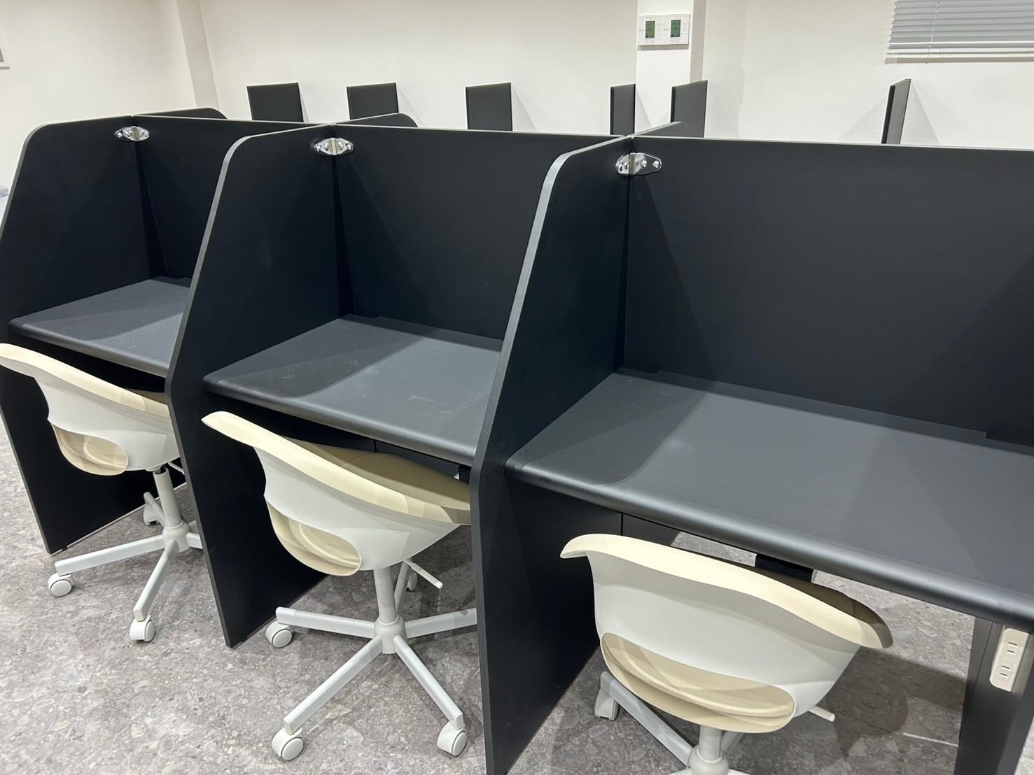 玉造駅近の24時間365日営業のコワーキングスペース&自習室がOPEN！の写真5