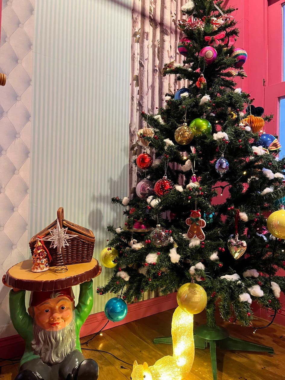 ピンクベースのガーリーなスペースの写真7