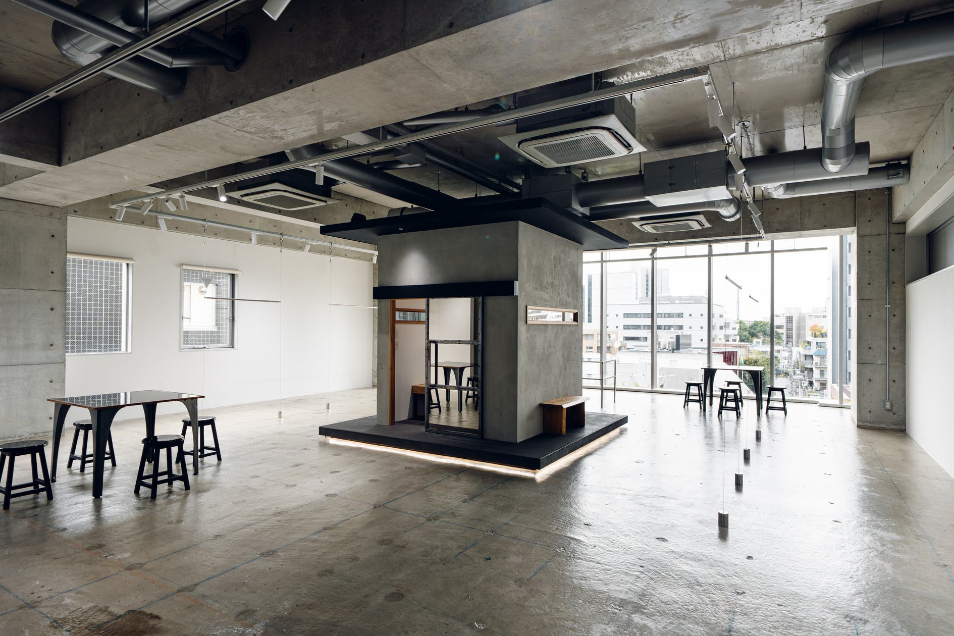 hRp_a 5F Gallery & Event 神宮前スペースの写真1