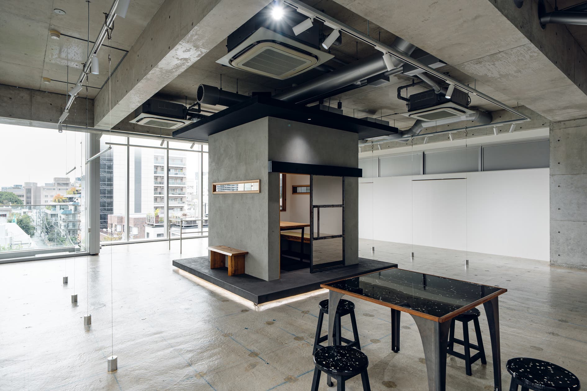 hRp_a 5F Gallery & Event 神宮前スペースの写真2