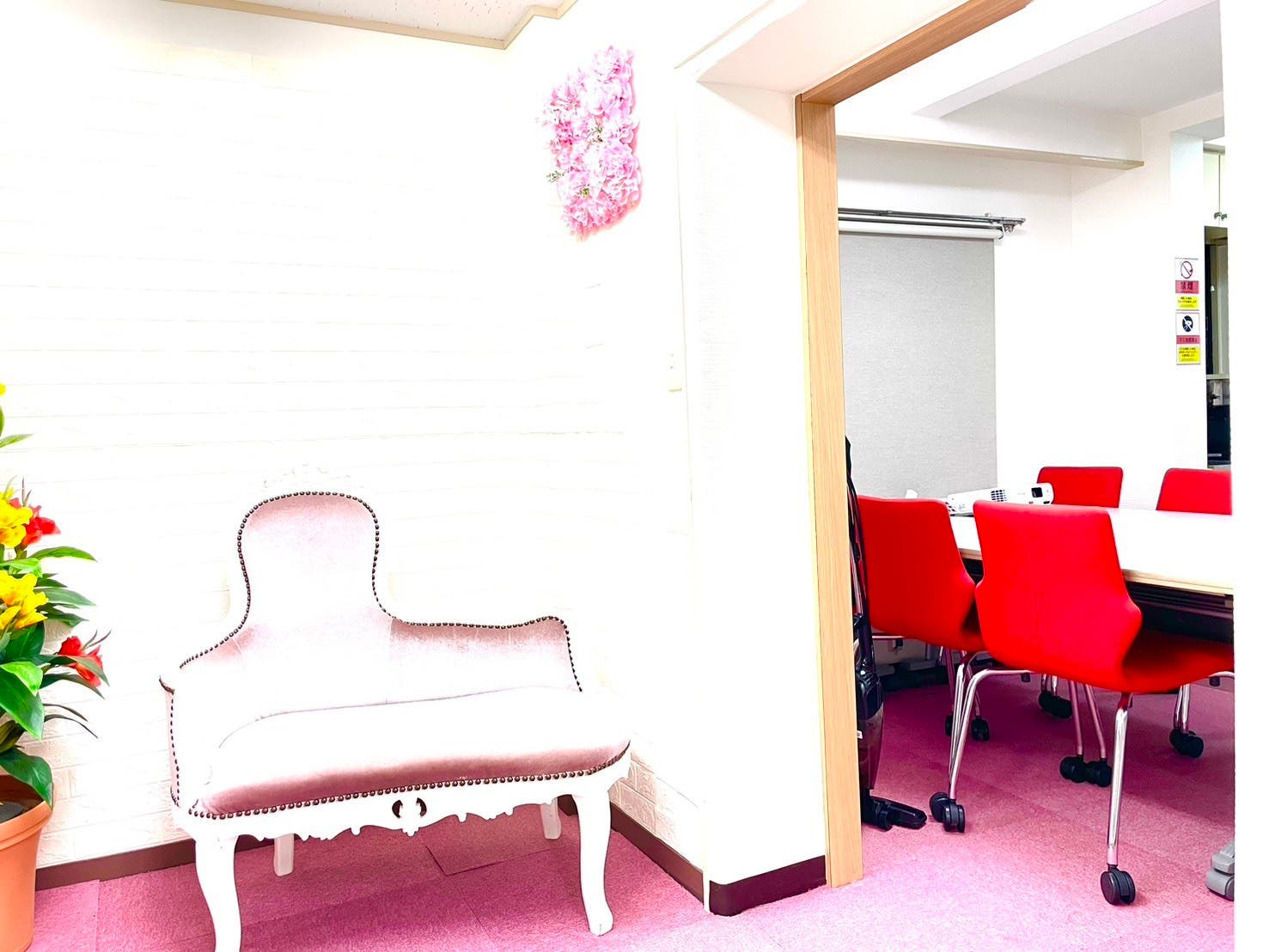 ＜写話室赤坂＞【オープニングキャンペーン✨】赤坂駅徒歩1分🚃完全個室✨Wi-Fi📶プロジェクタ🎥背景布/三脚/リングライトあり💡の写真7