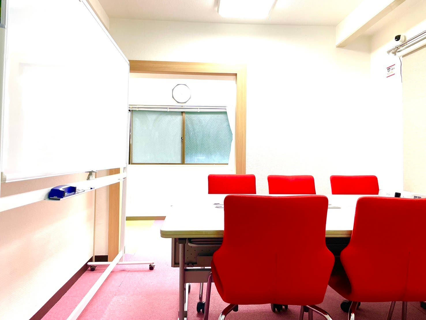 ＜写話室赤坂＞【オープニングキャンペーン✨】赤坂駅徒歩1分🚃完全個室✨Wi-Fi📶プロジェクタ🎥背景布/三脚/リングライトあり💡の写真8