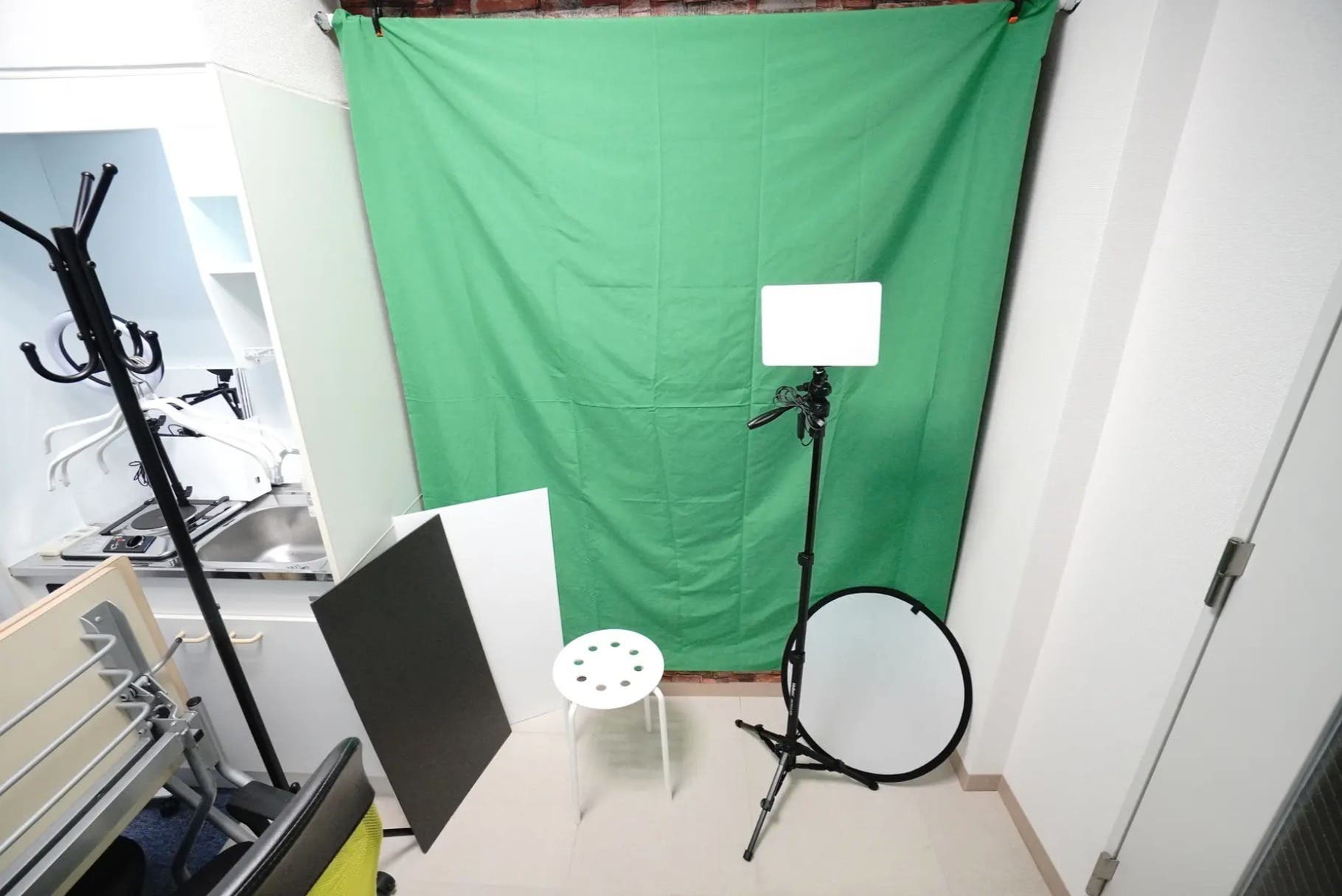 ＜写話室下北沢＞【オープニングキャンペーン✨】下北沢駅徒歩3分🚃完全個室✨Wi-Fi📶プロジェクタ🎥背景布/三脚/フラットライトの写真6