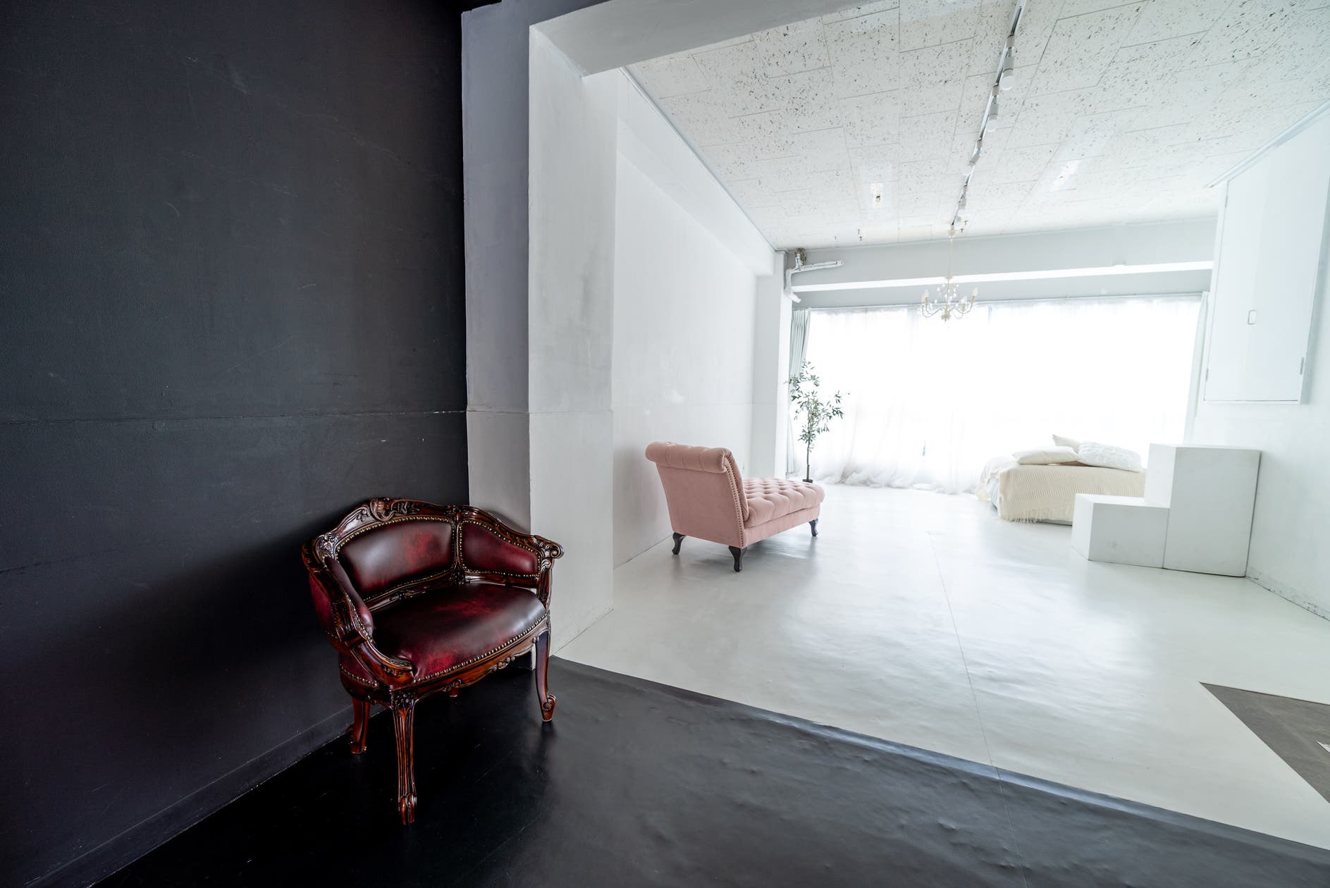 自然光×白壁×白床｜黒壁×黒床◎飯田橋駅1分｜撮影ベッド｜洞窟ブース｜ポートレート・コスプレ｜24時間撮影OK！の写真16