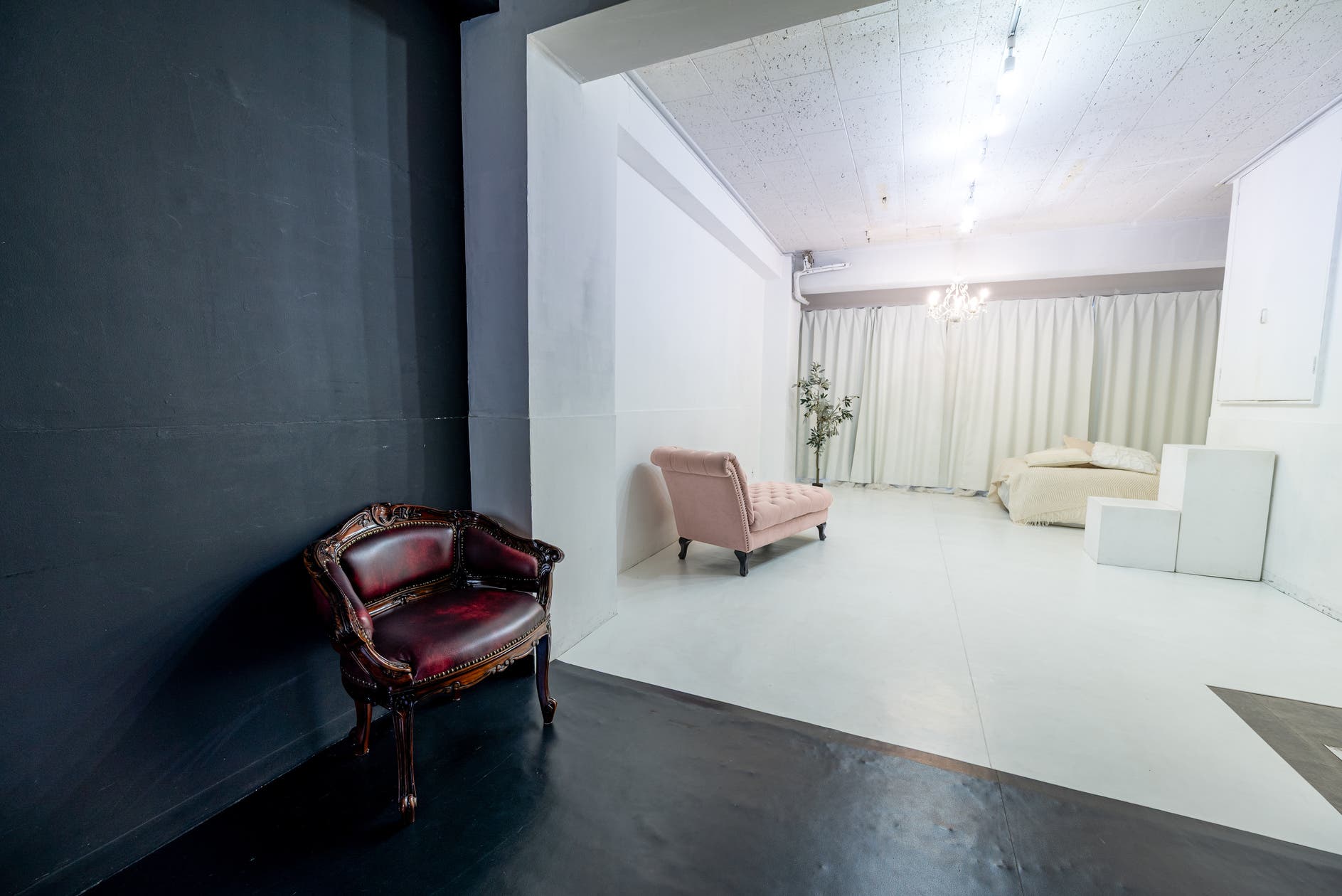 自然光×白壁×白床｜黒壁×黒床◎飯田橋駅1分｜撮影ベッド｜洞窟ブース｜ポートレート・コスプレ｜24時間撮影OK！の写真17