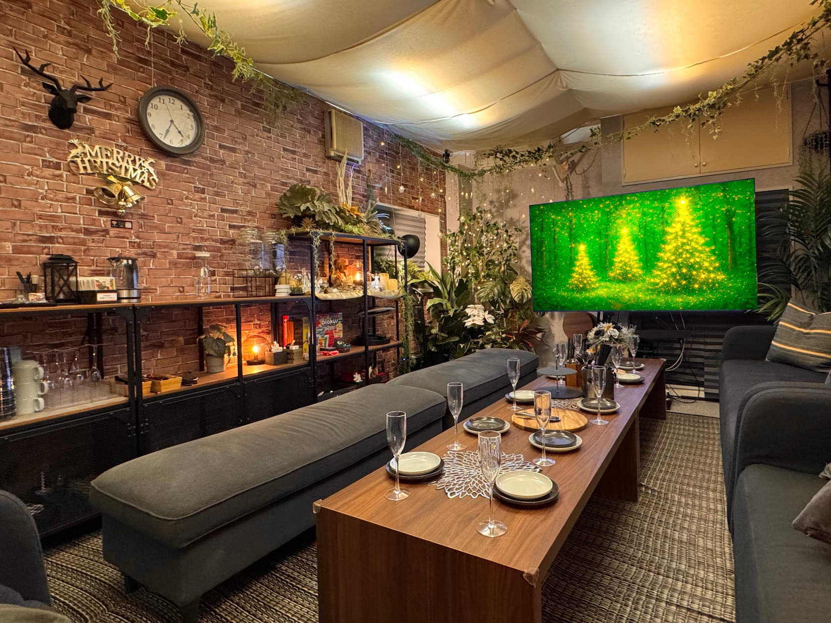🎄森のクリスマス開催中!!🎄神田駅徒歩5分🚃本格電気式ピザ窯🍕75インチ大画面テレビ📺 14名ソファー席🛋️の写真1