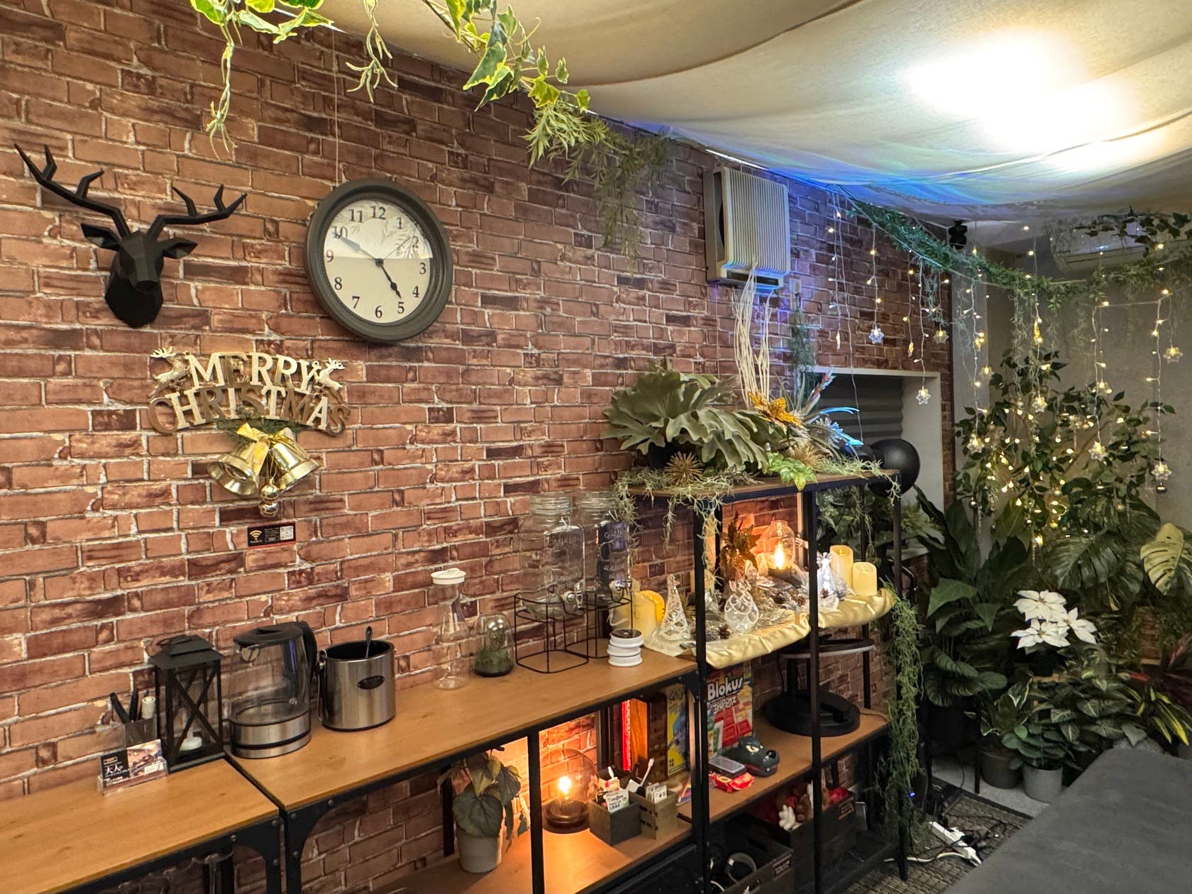 🎄森のクリスマス開催中!!🎄神田駅徒歩5分🚃本格電気式ピザ窯🍕75インチ大画面テレビ📺 14名ソファー席🛋️の写真2