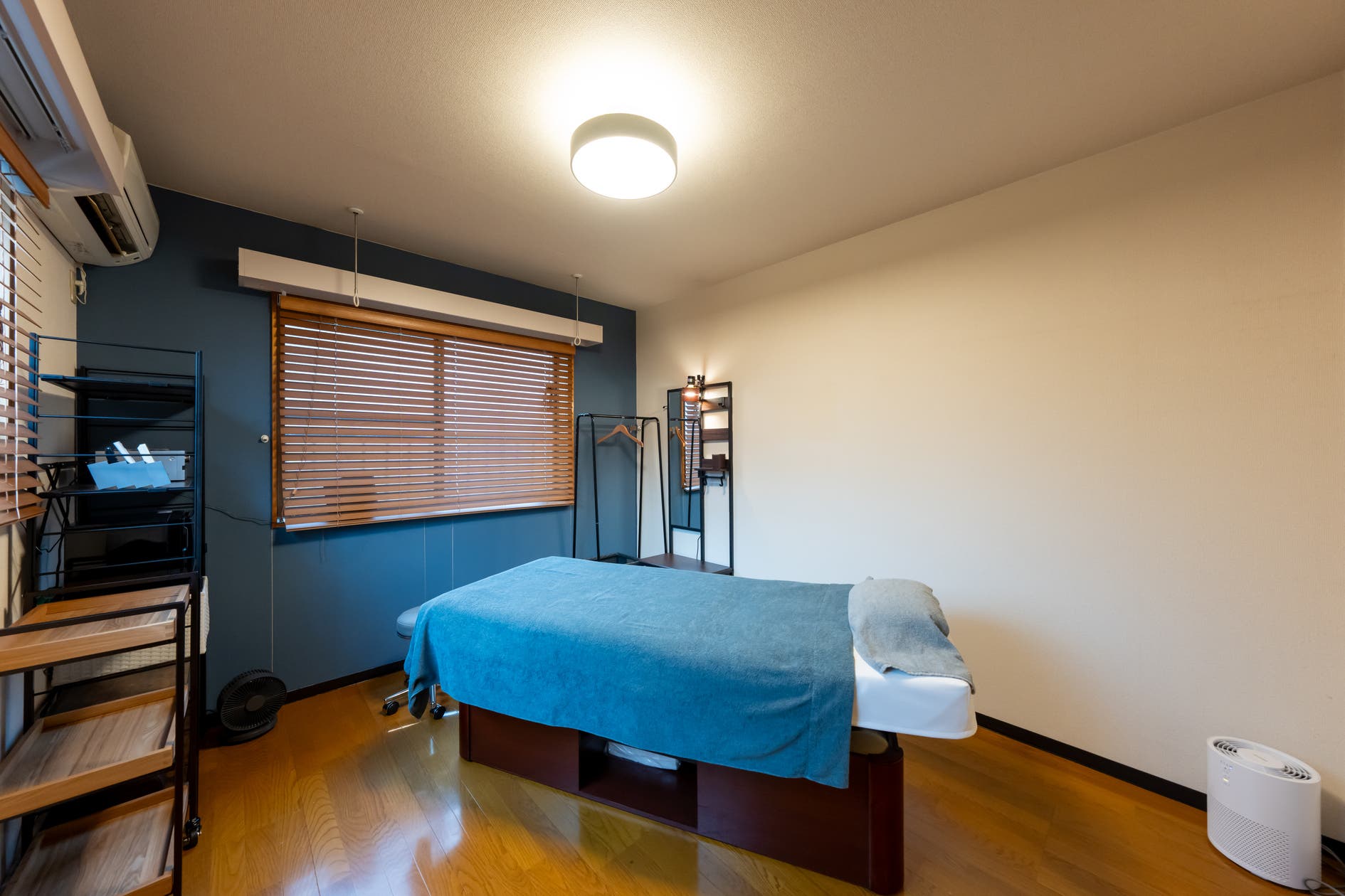 川崎駅6分｜清潔で落ち着く施術専用サロン。12月は1時間1,080円／LUSSO手動昇降ベッド・タオル完備。の写真3