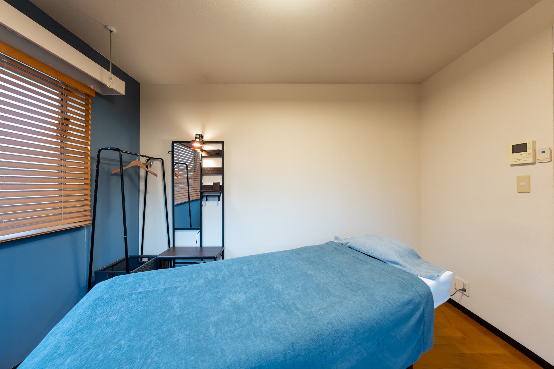 川崎駅6分｜清潔で落ち着く施術専用サロン。12月は1時間1,080円／LUSSO手動昇降ベッド・タオル完備。の写真4