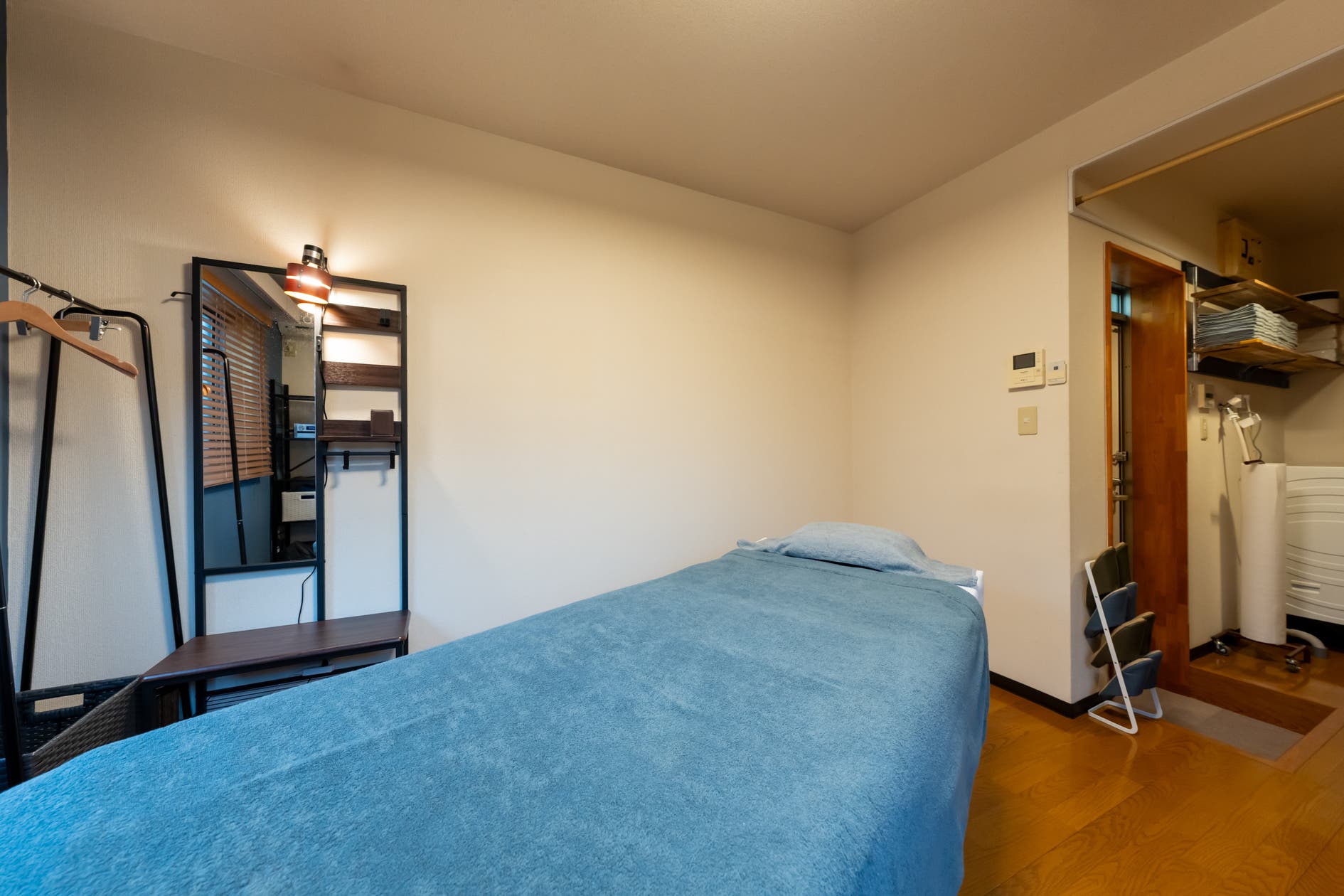 川崎駅6分｜清潔で落ち着く施術専用サロン。12月は1時間1,080円／LUSSO手動昇降ベッド・タオル完備。の写真9