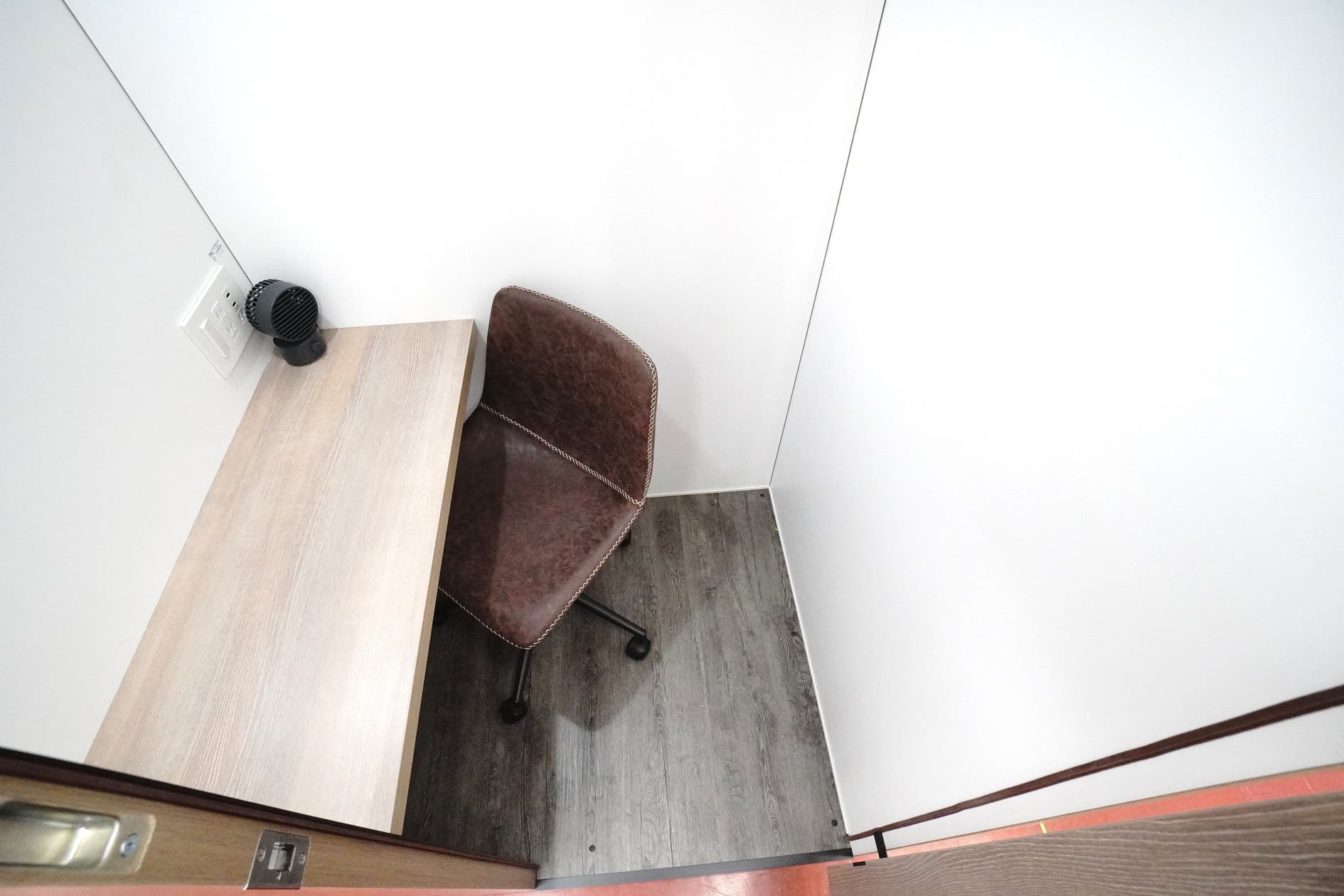 ＜NOB仙台駅西口No.1＞完全個室ワークブース💼Wi-Fi📶電源🔌テレワーク/ZOOM/面接/自習/作業の写真1