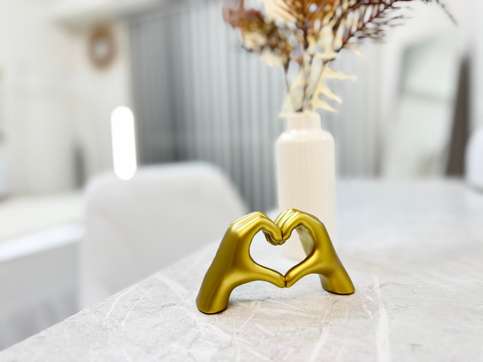 白色を基調とした明るく清潔感のある「corelabo203　SHIRO」名古屋駅徒歩５分✨エステ・ネイル・整体✨可燃ごみすて無料の写真2