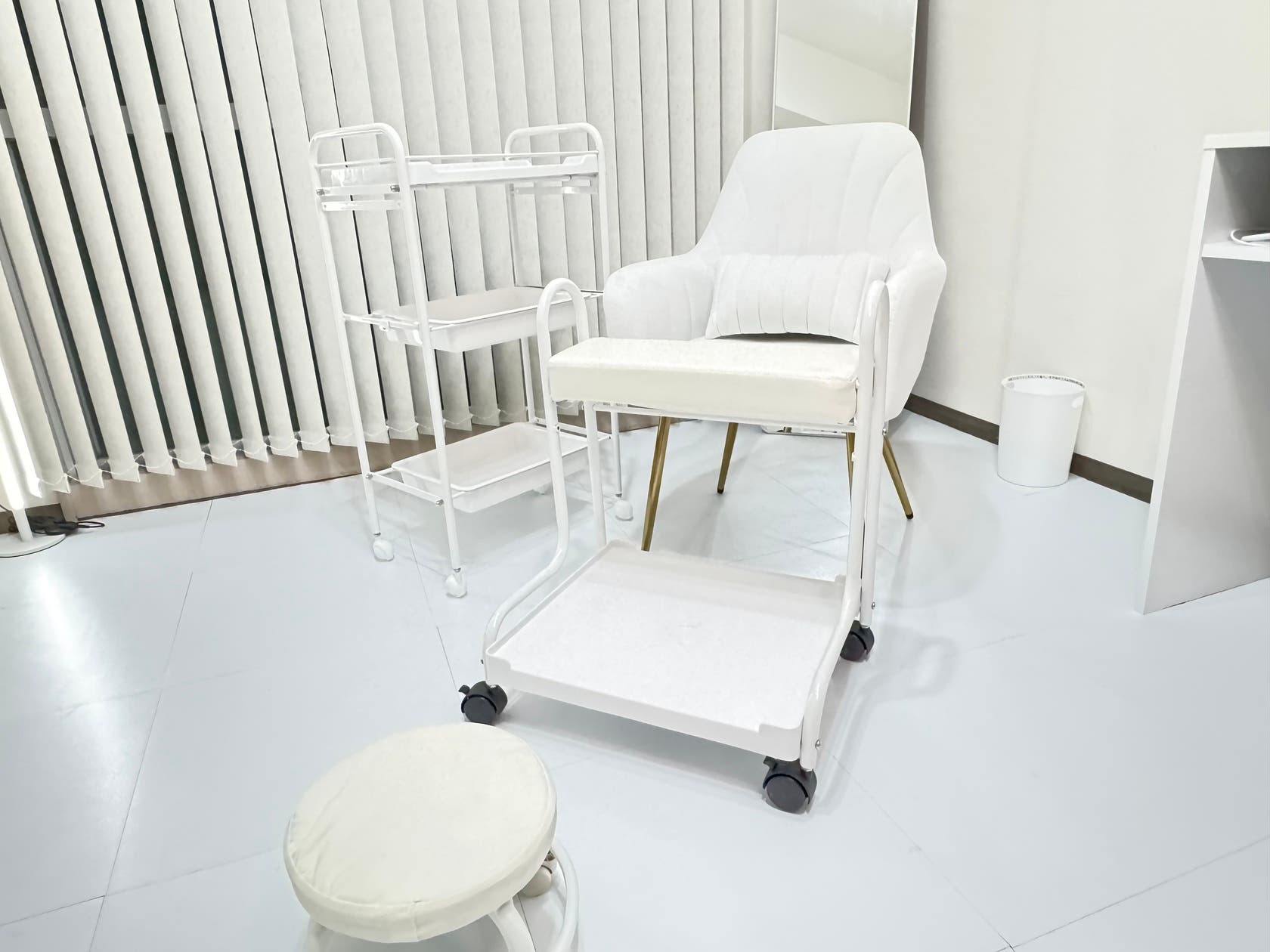 白色を基調とした明るく清潔感のある「corelabo203　SHIRO」名古屋駅徒歩５分✨エステ・ネイル・整体✨可燃ごみすて無料の写真11