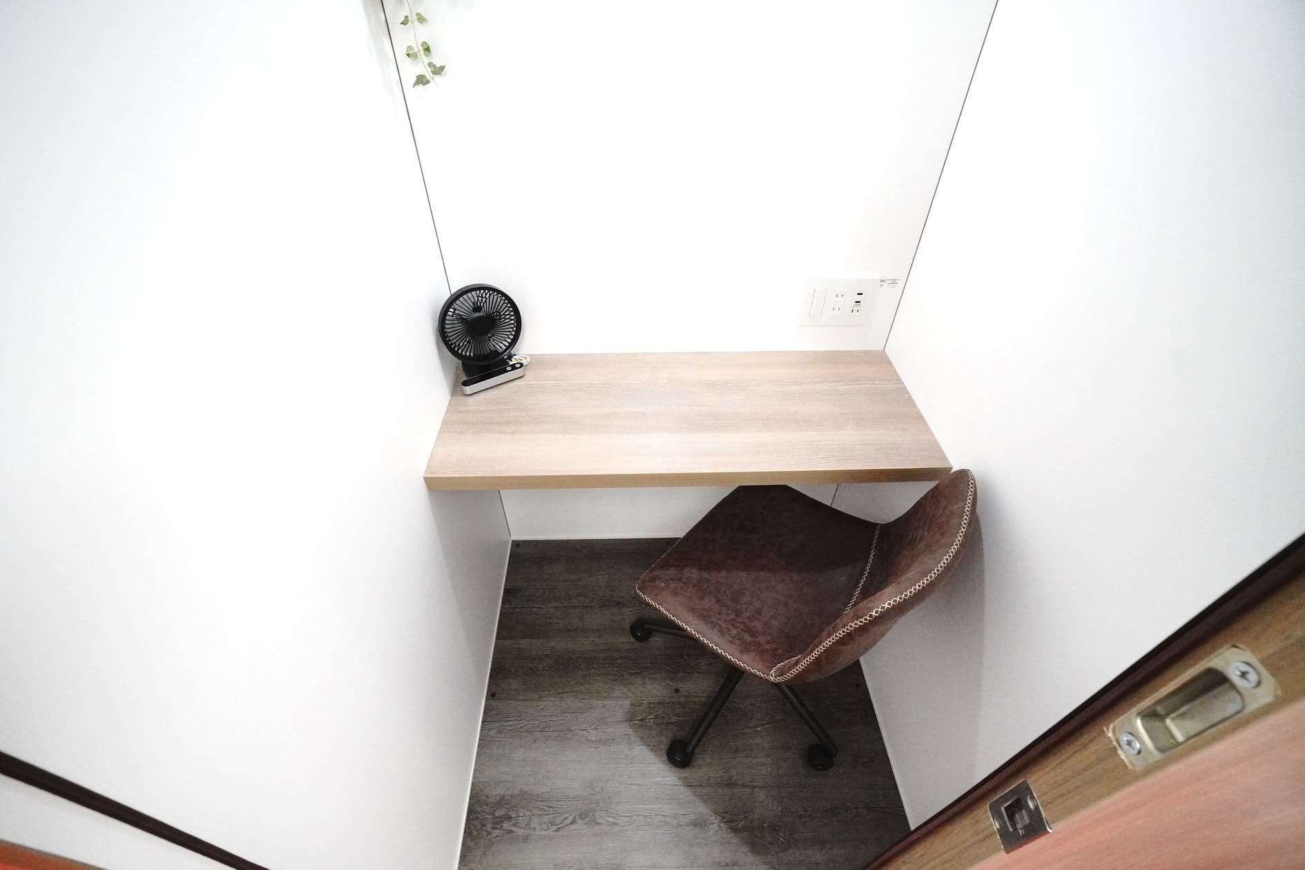 ＜NOB仙台駅西口No.2＞完全個室ワークブース💼Wi-Fi📶電源🔌テレワーク/ZOOM/面接/自習/作業の写真4