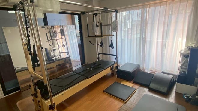 ピラティスマシン完備 中野駅徒歩1分 レッスン/自主練/個人利用 🌈マット/ボール/リング充実設備の写真1