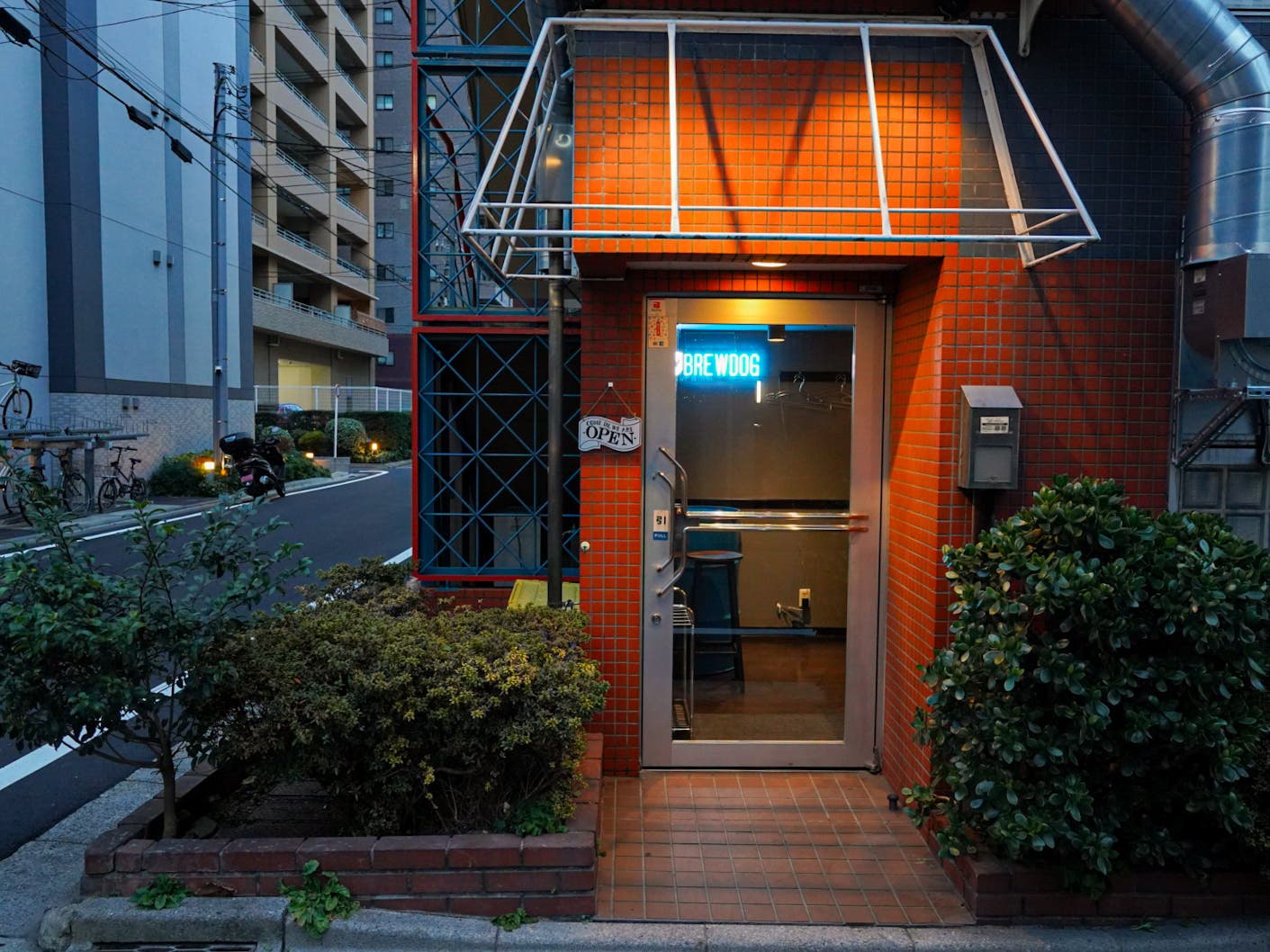 両国駅最短3分｜43インチモニター完備｜飲酒・飲食可能な飲食店スペースの写真3