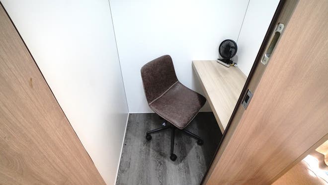 <momo仙台駅東口No.1>完全個室ワークブース💼光回線Wi-Fi📶電源🔌テレワーク/ZOOM/面接/自習/作業の写真4