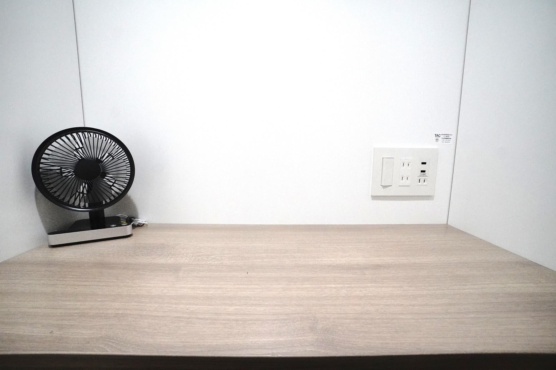 ＜momo仙台駅東口No.2＞完全個室ワークブース💼光回線Wi-Fi📶電源🔌テレワーク/ZOOM/面接/自習/作業の写真3