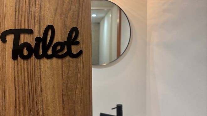 神田駅から3分!カウンターと吹き抜けがいい感じの、多用途スペースの写真6