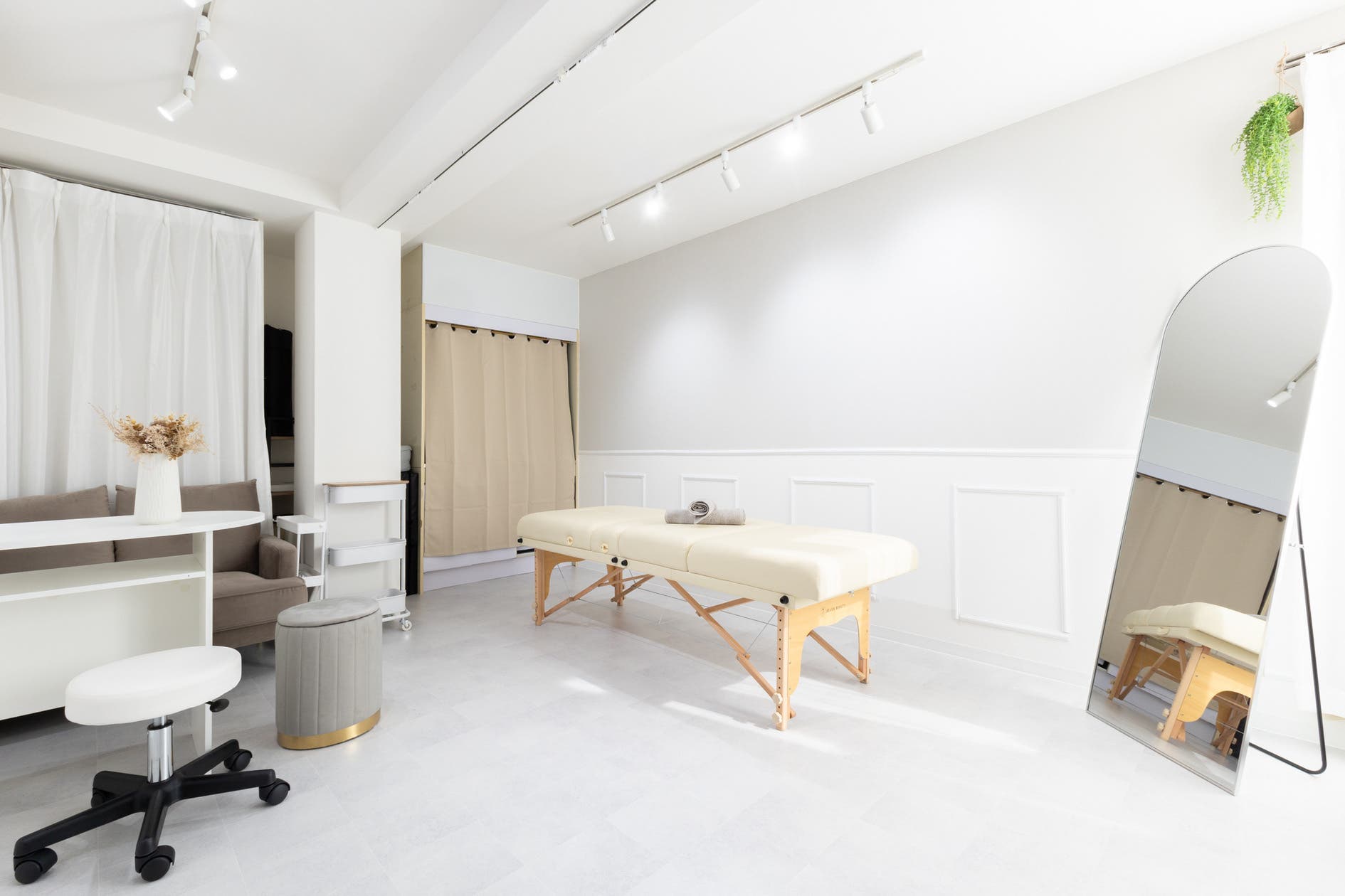 【JR難波駅徒歩5分】NewOpen✨完全個室プライベートサロンの写真1