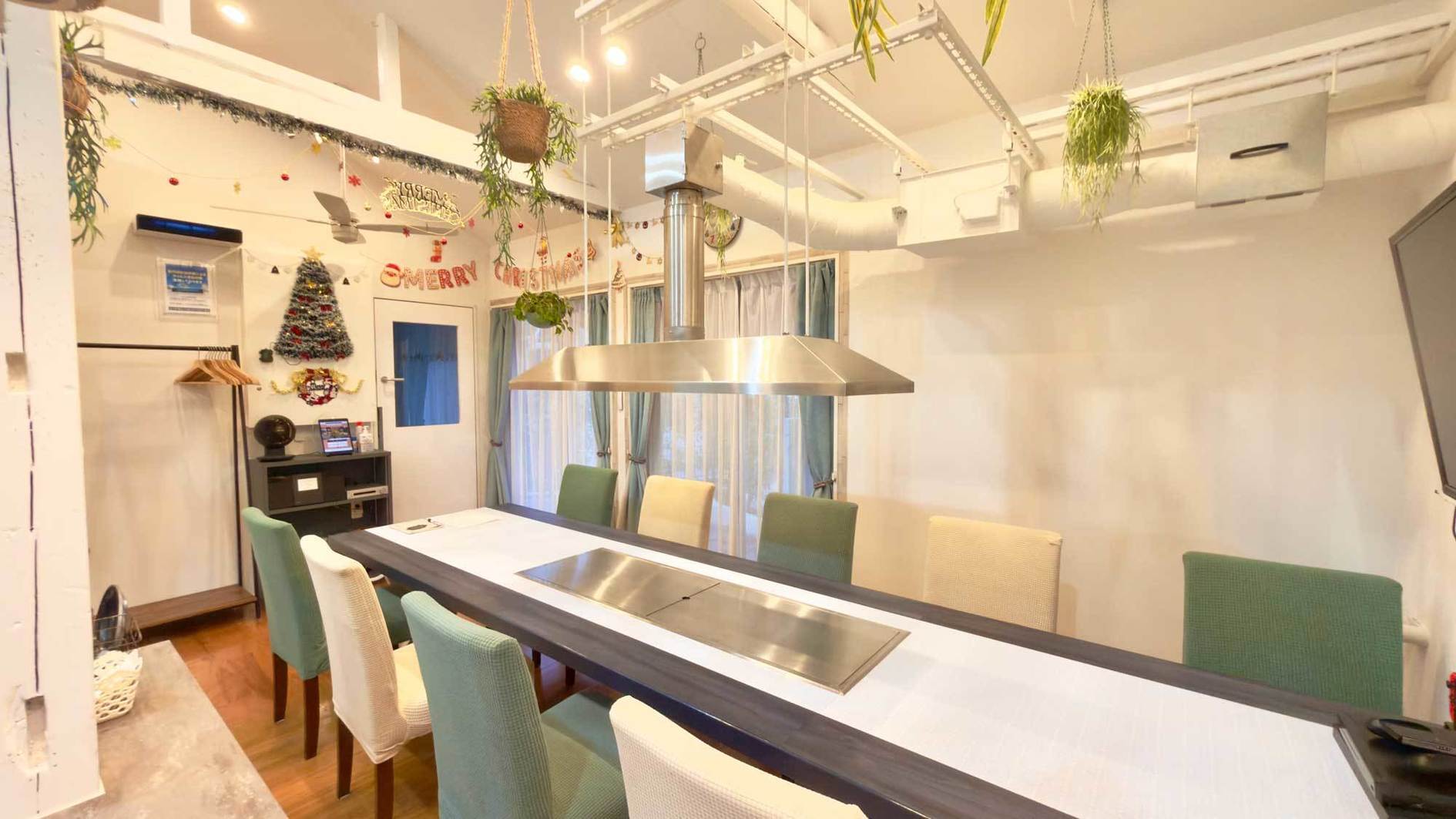 【北松戸駅徒歩７分🌲xmas装飾🎅】一軒家🏠駐車場2台🌈🚗キッズルーム＆10名着席可の鉄板付広々ダイニングテーブル🧸の写真1