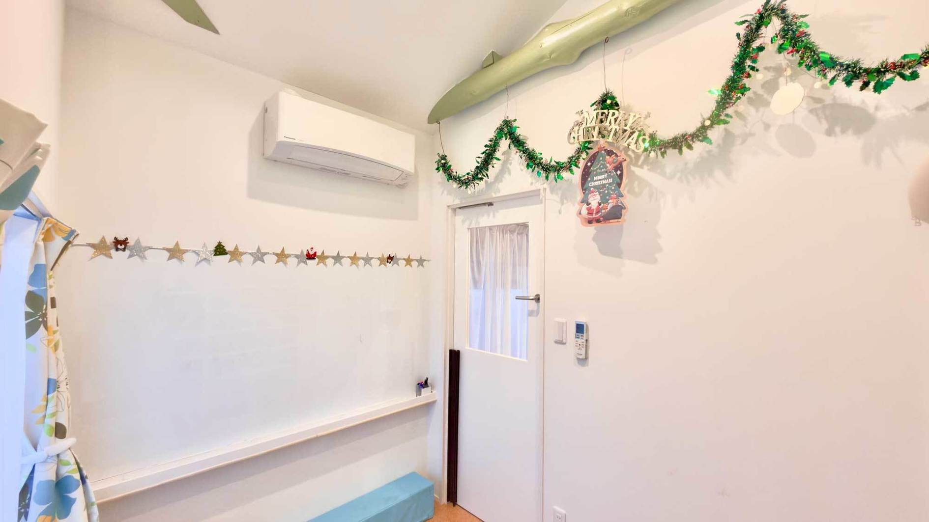 【北松戸駅徒歩７分🌲xmas装飾🎅】一軒家🏠駐車場2台🌈🚗キッズルーム＆10名着席可の鉄板付広々ダイニングテーブル🧸の写真6