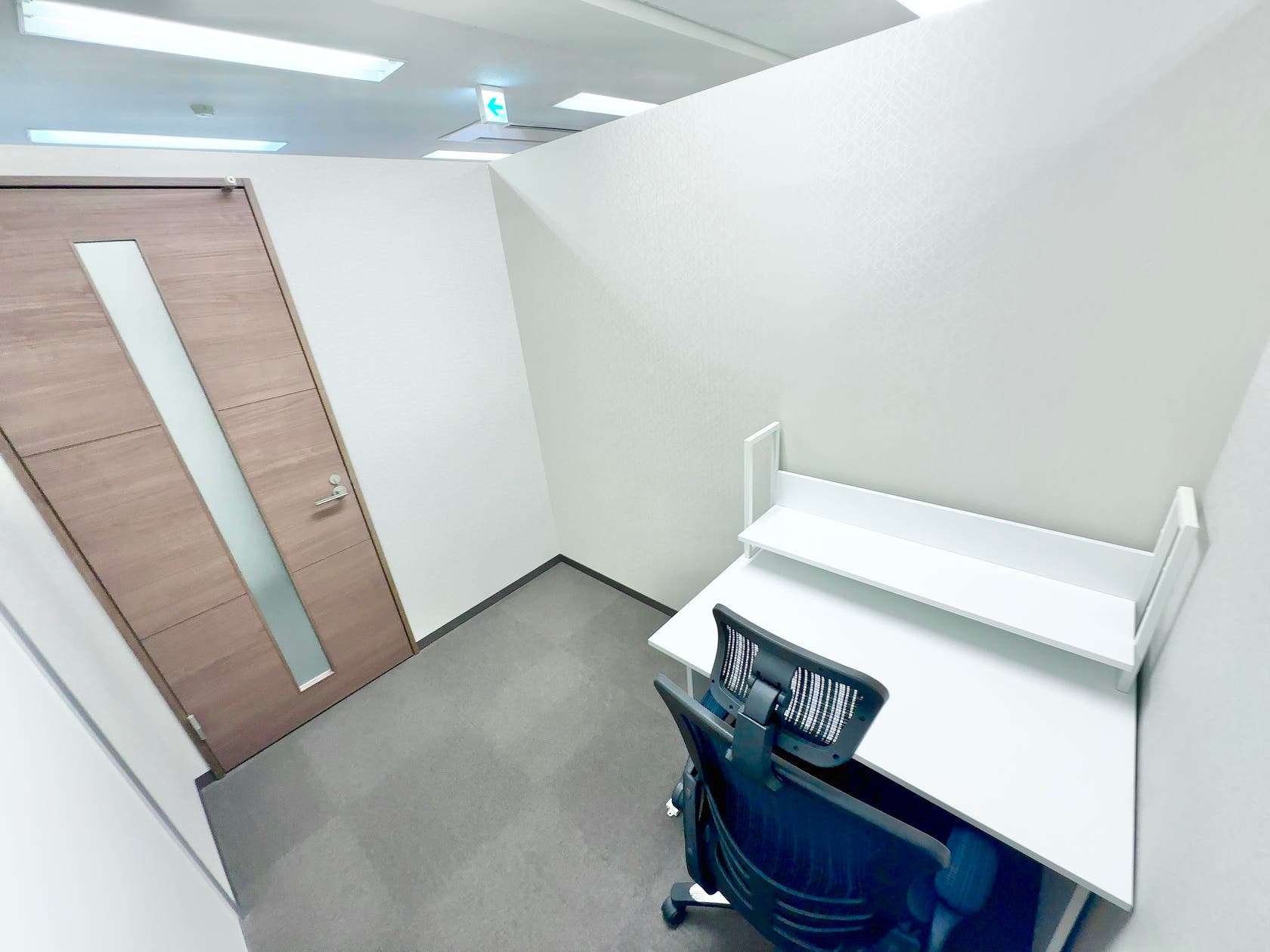 【名古屋駅1番出口より徒歩3分】1～2名★個室で人目を気にせず集中して作業・仕事・学習に最適！Wi-Fi無料！時間貸の写真5