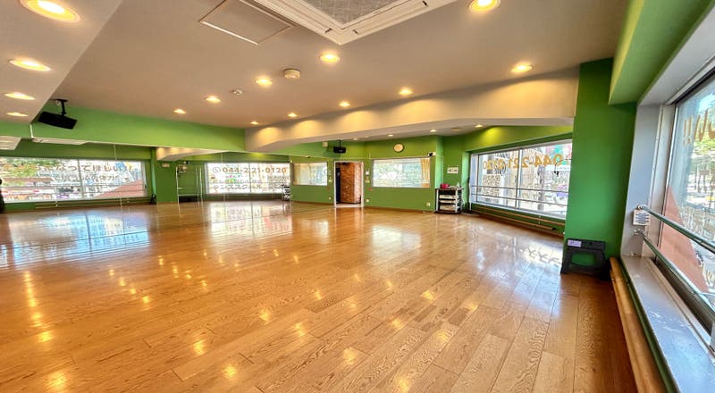 JR川崎駅 徒歩5分のダンススタジオ！ 地下街出口すぐ！