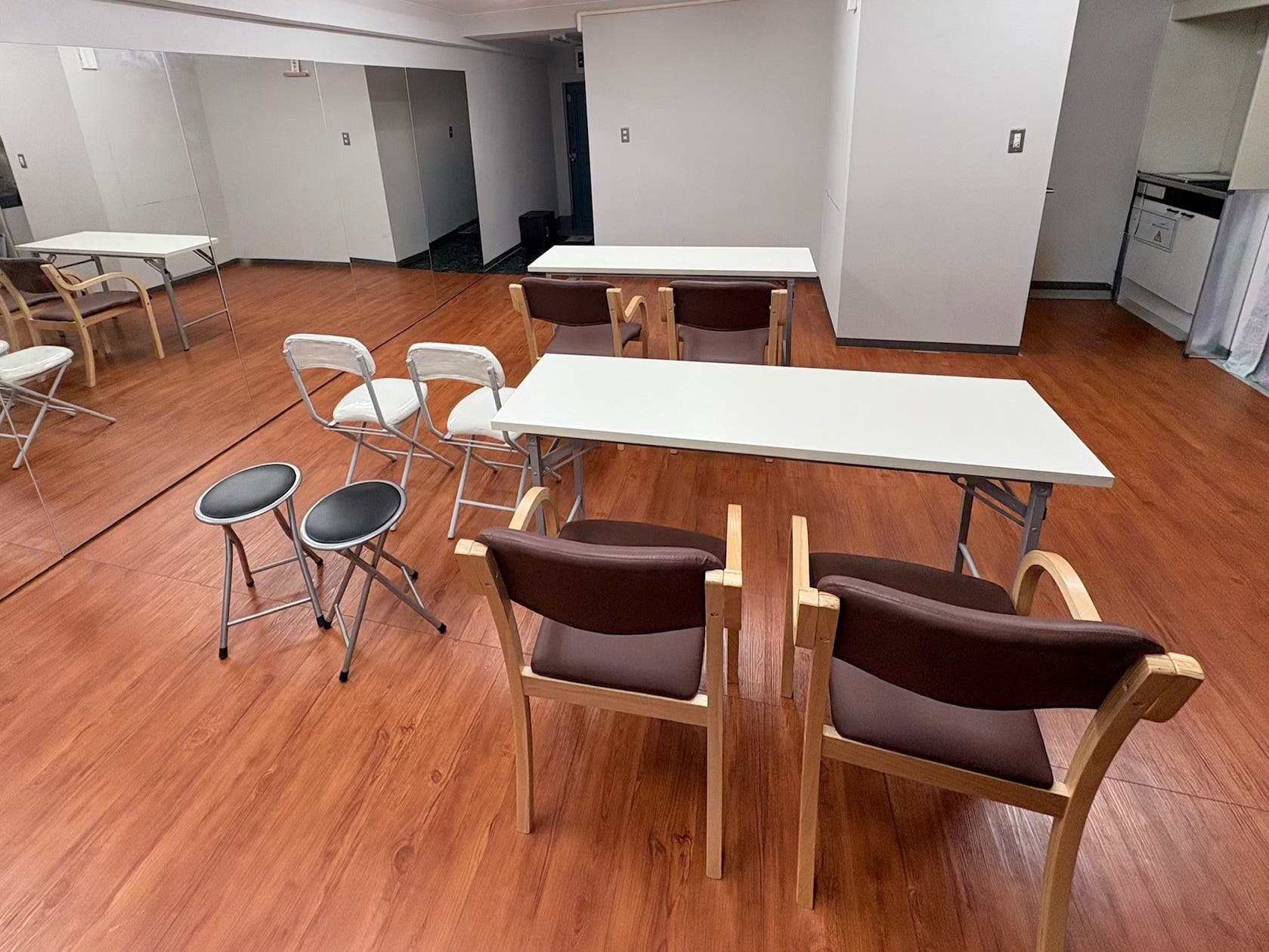 高田馬場駅から徒歩3分🌟大きな鏡のスタジオ、ヨガやウォーキング、お稽古にも！の写真2