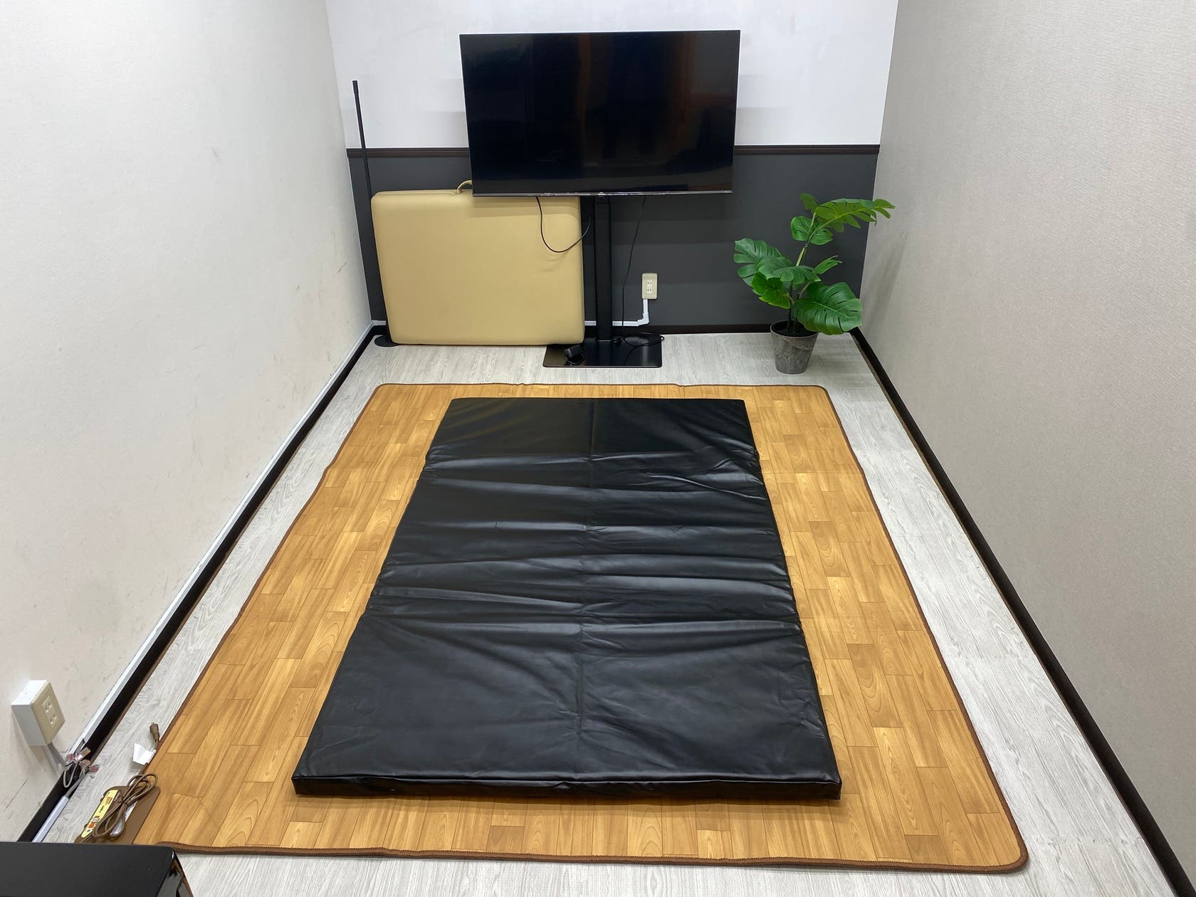 【サロン】完全個室タイ古式マッサージ対応ルーム✨ 仙台駅隣アエルから徒歩5分🌺ホットカーペットでポカポカ快適♪の写真2