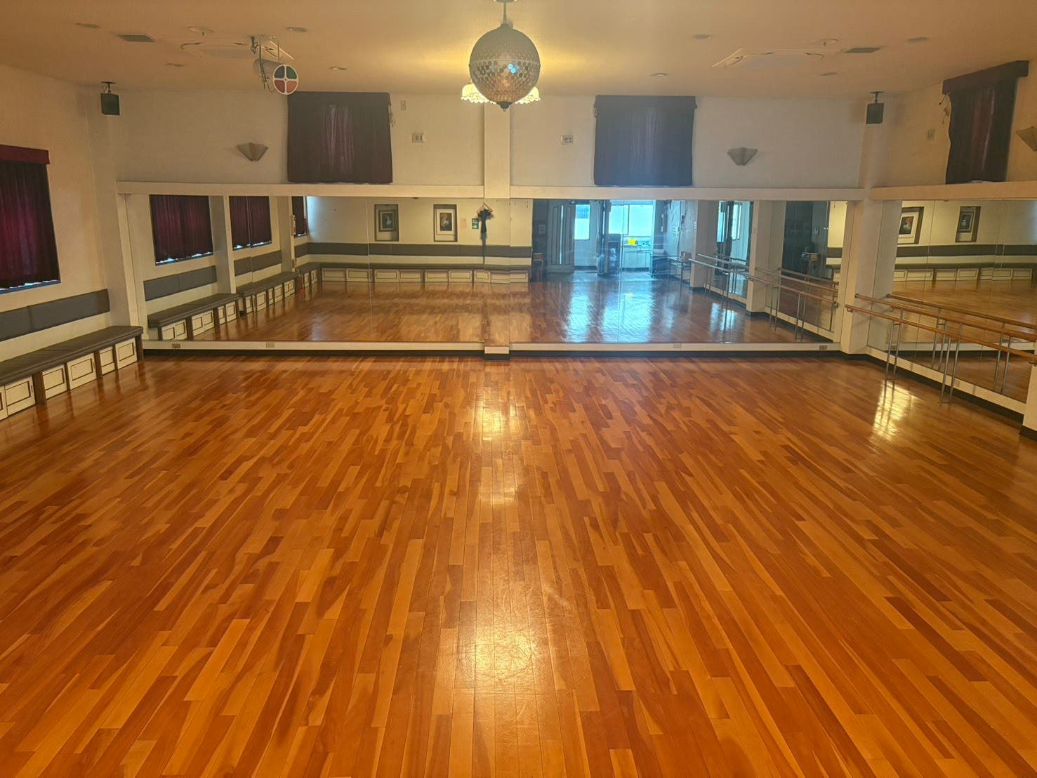 大人数～少人数お値段対応！広さ１１５㎡の多目的レンタルスペース2F　イベント・ダンスに利用できる鏡付きスタジオ【名古屋市中村区】の写真1