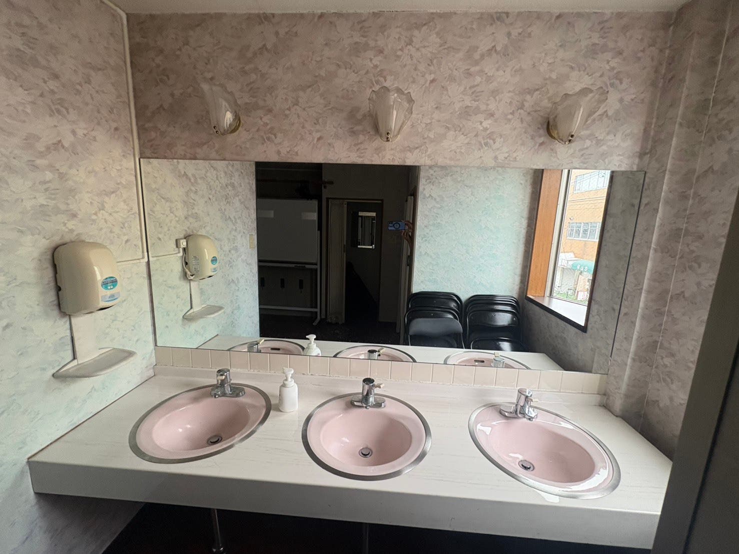 大人数～少人数お値段対応！広さ１１５㎡の多目的レンタルスペース2F　イベント・ダンスに利用できる鏡付きスタジオ【名古屋市中村区】の写真5