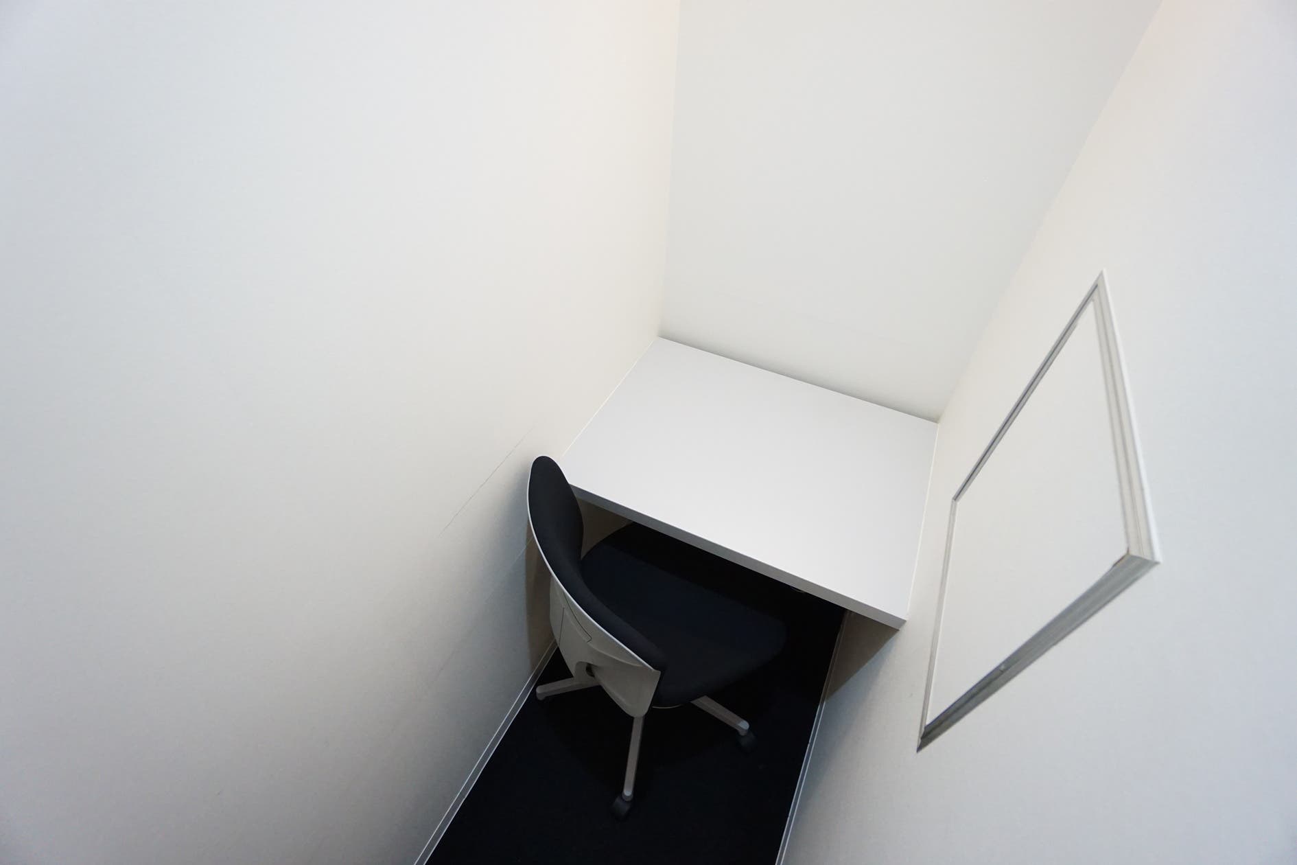 ＜UPオフィス高輪台 102号室＞高輪台駅徒歩1分🚃1人用個室🚪光回線Wi-Fi📶電源🔌リモートワーク/Web面接/作業の写真1