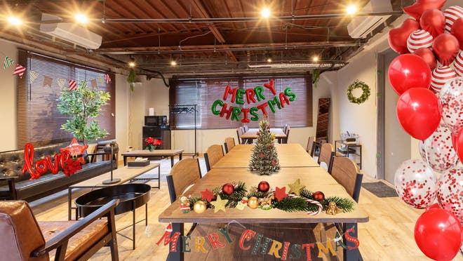 【ゴミ捨て無料!】駅近・広々50㎡・小人数から大人数までOK!100㌅特大スクリーン!2次会・打ち上げ・撮影OKの写真1