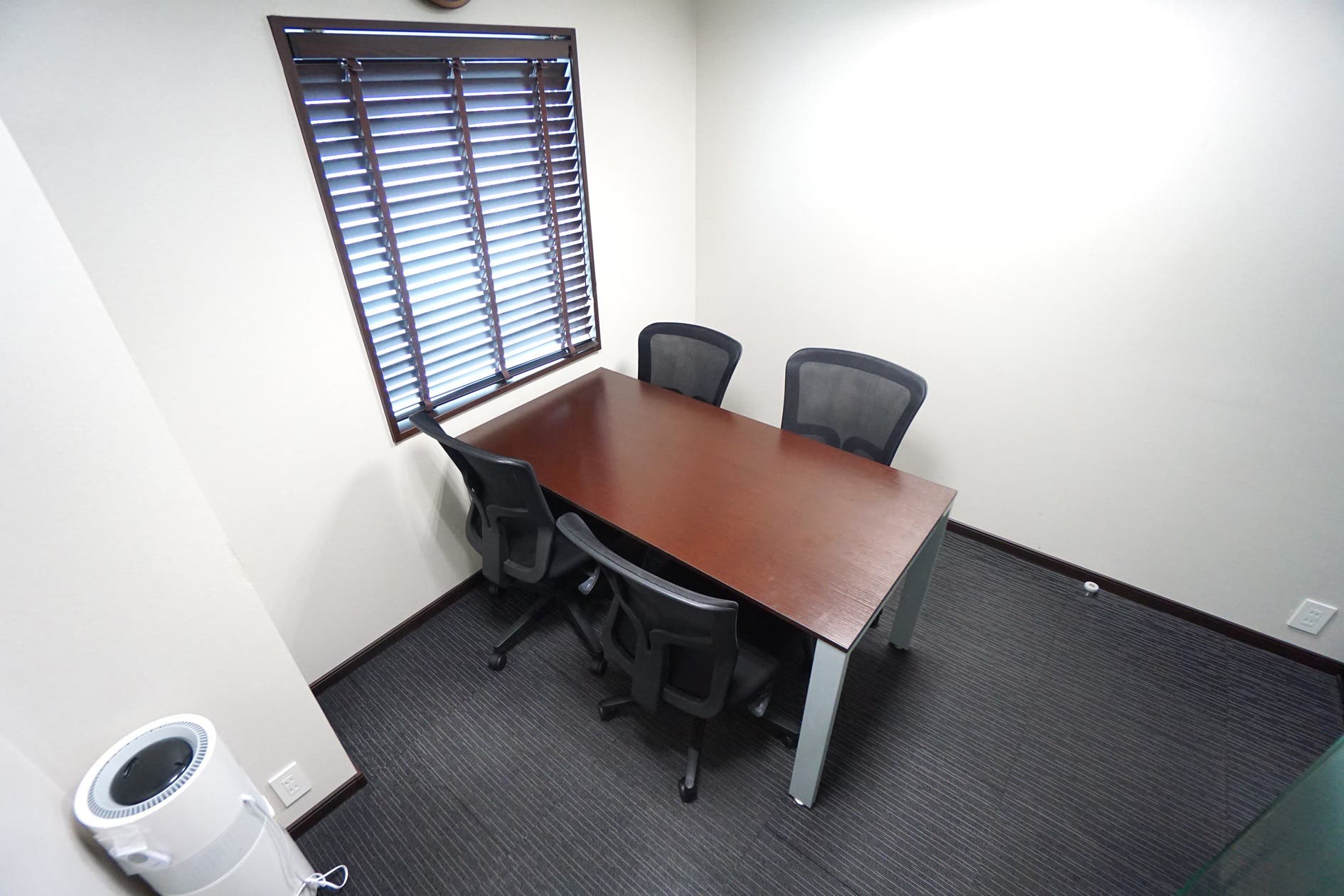 ＜UPオフィス高輪台会議室 1001号室＞高輪台駅徒歩1分🚃4名収容🪑光回線Wi-Fi📶会議/商談/面談/テレワークの写真3