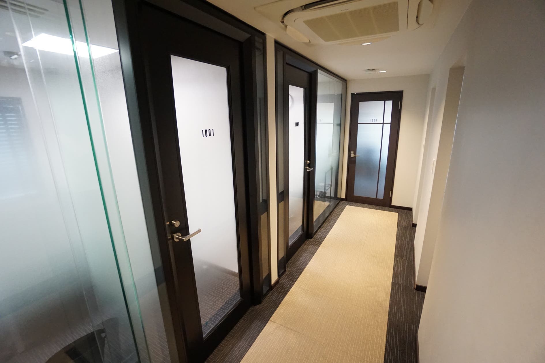 ＜UPオフィス高輪台会議室 1001号室＞高輪台駅徒歩1分🚃4名収容🪑光回線Wi-Fi📶会議/商談/面談/テレワークの写真8