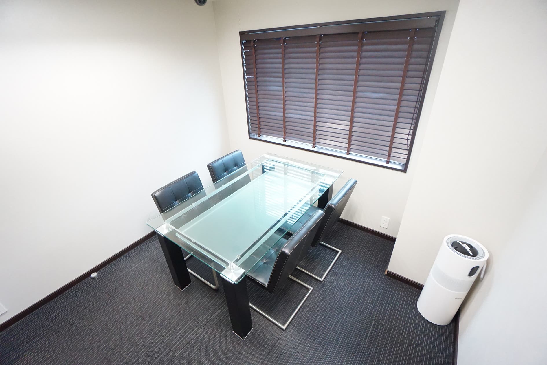 ＜UPオフィス高輪台会議室 1002号室＞高輪台駅徒歩1分🚃5名収容🪑光回線Wi-Fi📶会議/商談/面談/テレワークの写真3