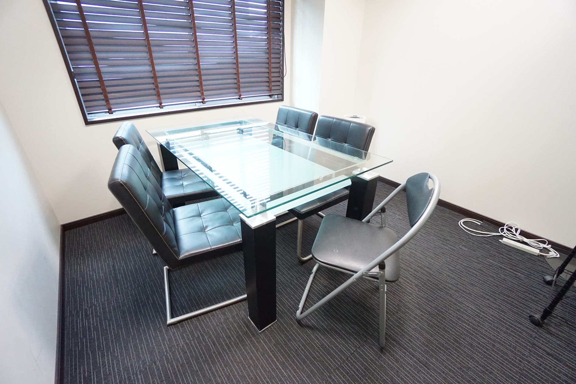 ＜UPオフィス高輪台会議室 1002号室＞高輪台駅徒歩1分🚃5名収容🪑光回線Wi-Fi📶会議/商談/面談/テレワークの写真4