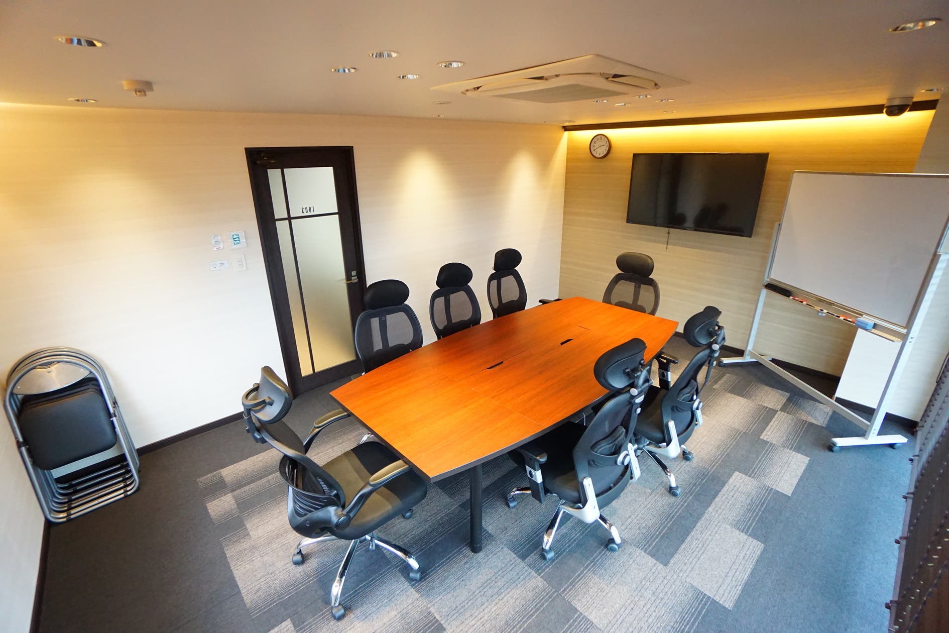 ＜UPオフィス高輪台会議室 1003号室＞高輪台駅徒歩1分🚃12名収容🪑光回線Wi-Fi📶会議/商談/面談/ワークショップの写真1