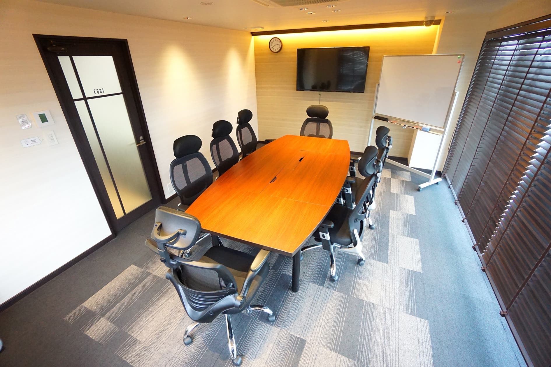 ＜UPオフィス高輪台会議室 1003号室＞高輪台駅徒歩1分🚃12名収容🪑光回線Wi-Fi📶会議/商談/面談/ワークショップの写真2