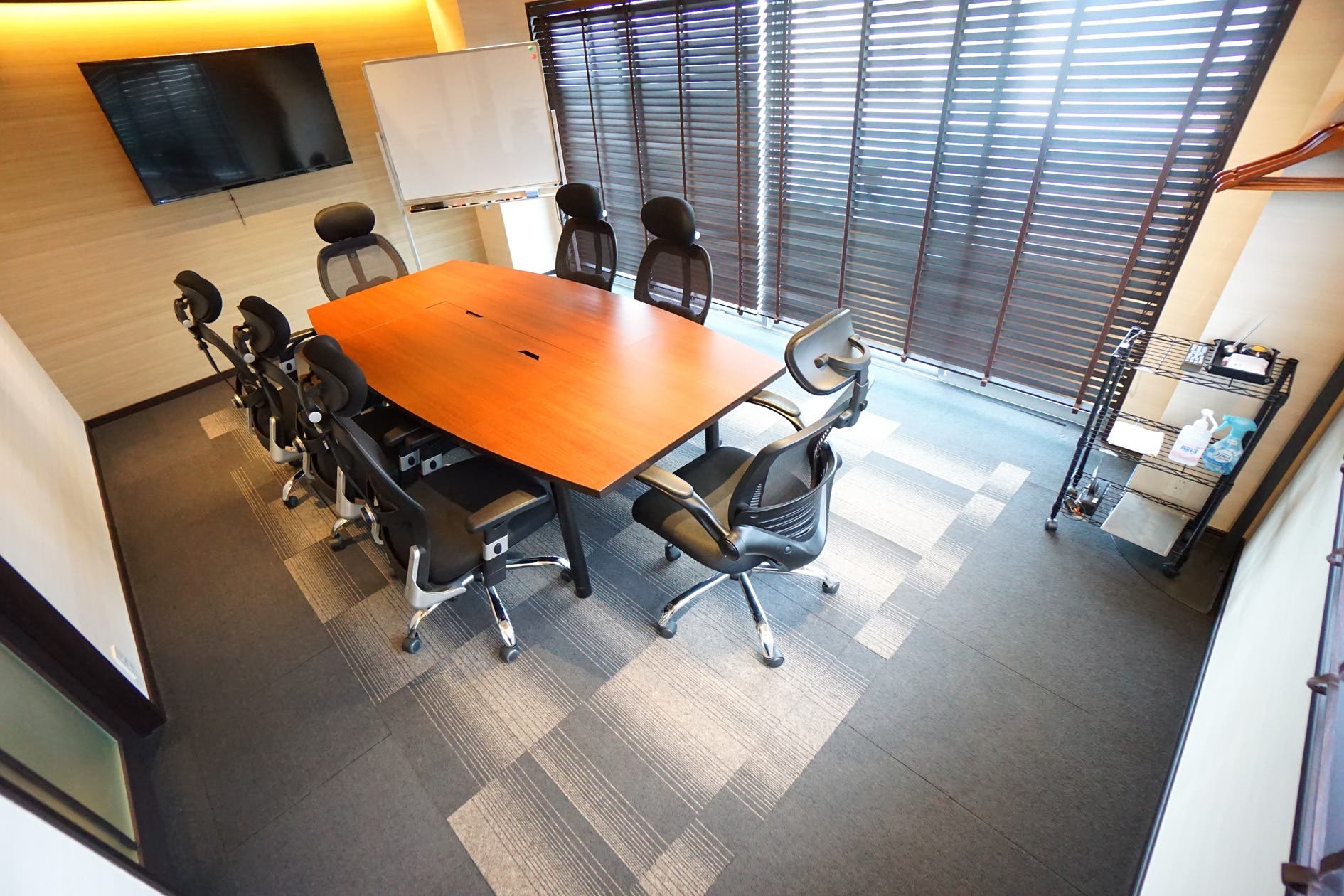 ＜UPオフィス高輪台会議室 1003号室＞高輪台駅徒歩1分🚃12名収容🪑光回線Wi-Fi📶会議/商談/面談/ワークショップの写真3