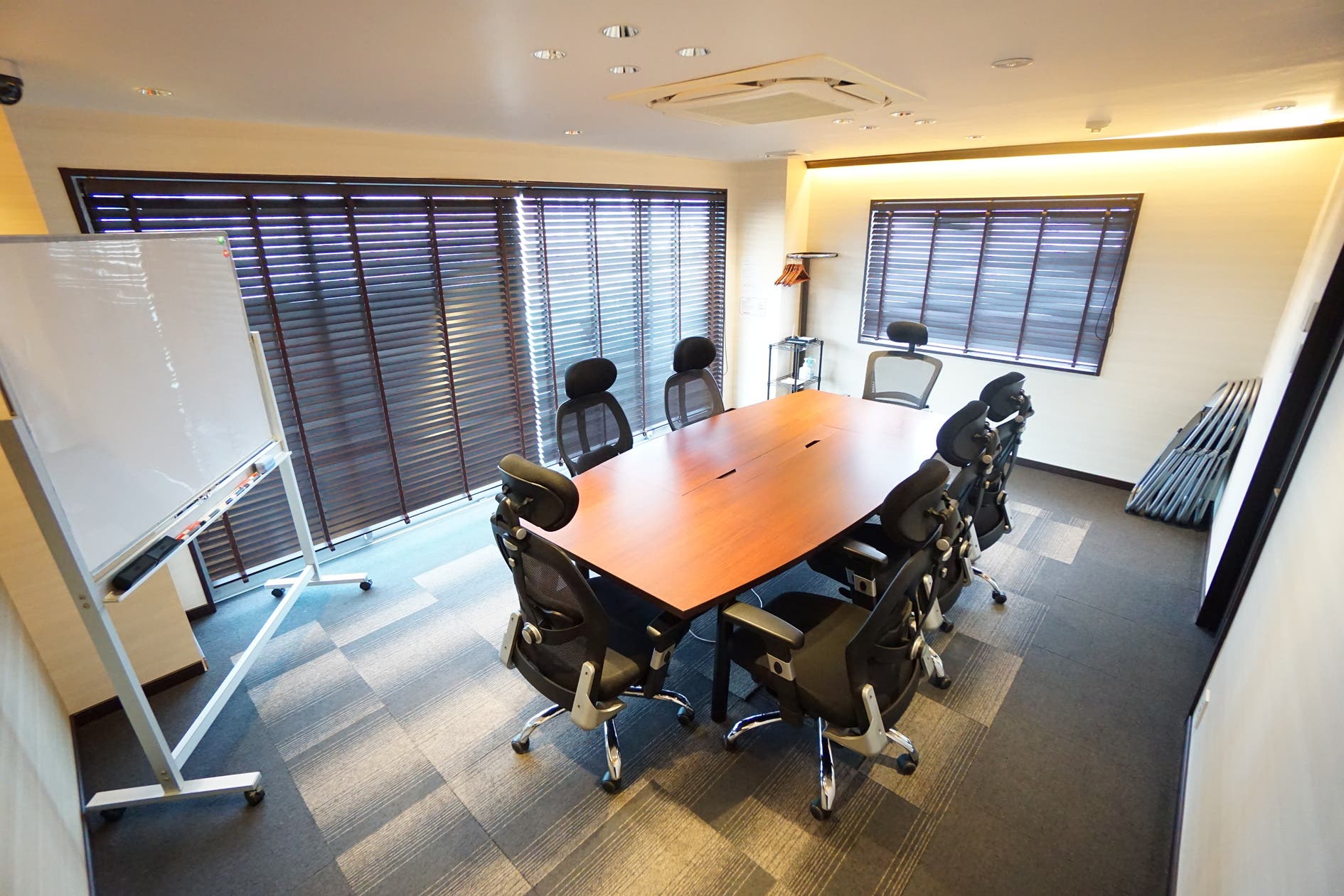 ＜UPオフィス高輪台会議室 1003号室＞高輪台駅徒歩1分🚃12名収容🪑光回線Wi-Fi📶会議/商談/面談/ワークショップの写真4