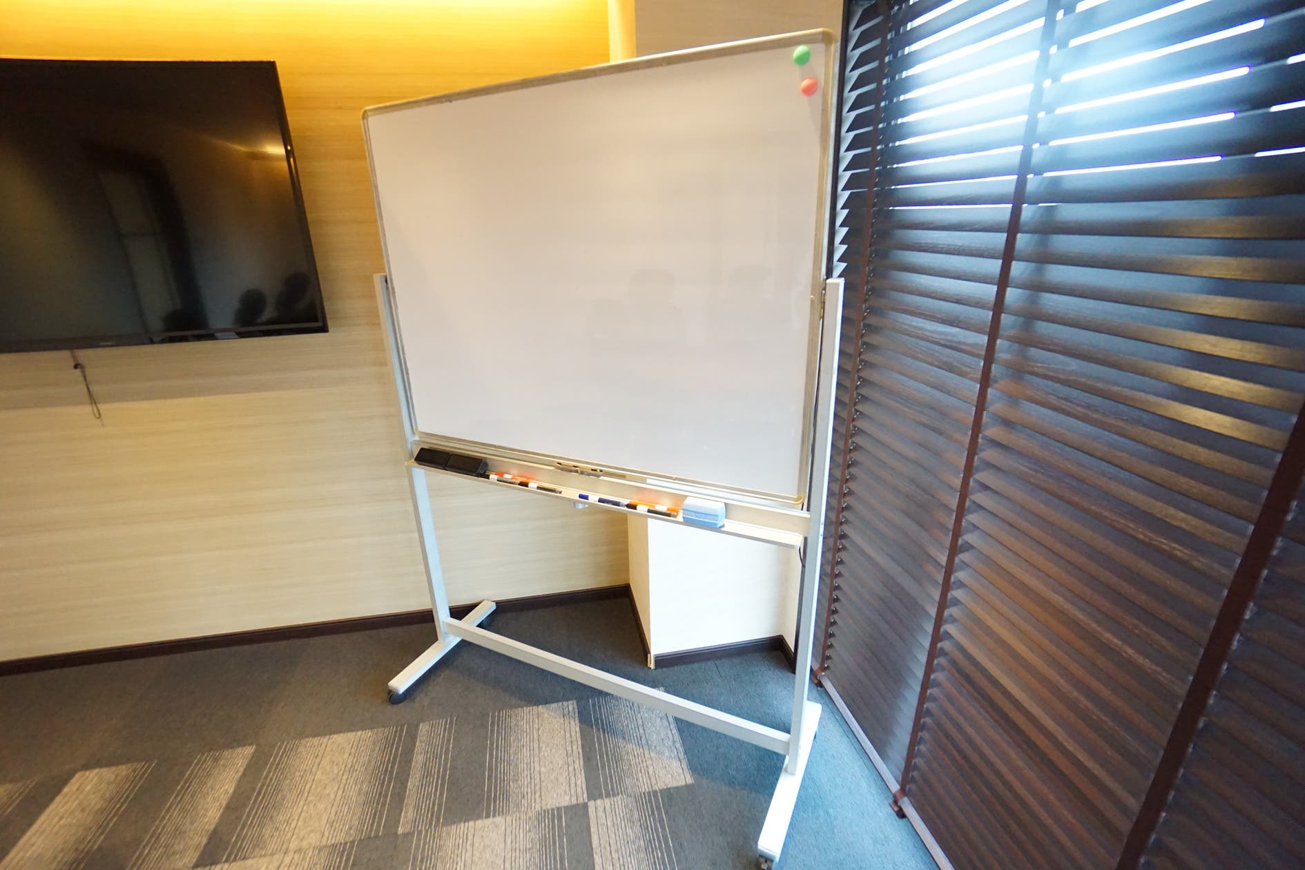 ＜UPオフィス高輪台会議室 1003号室＞高輪台駅徒歩1分🚃12名収容🪑光回線Wi-Fi📶会議/商談/面談/ワークショップの写真9