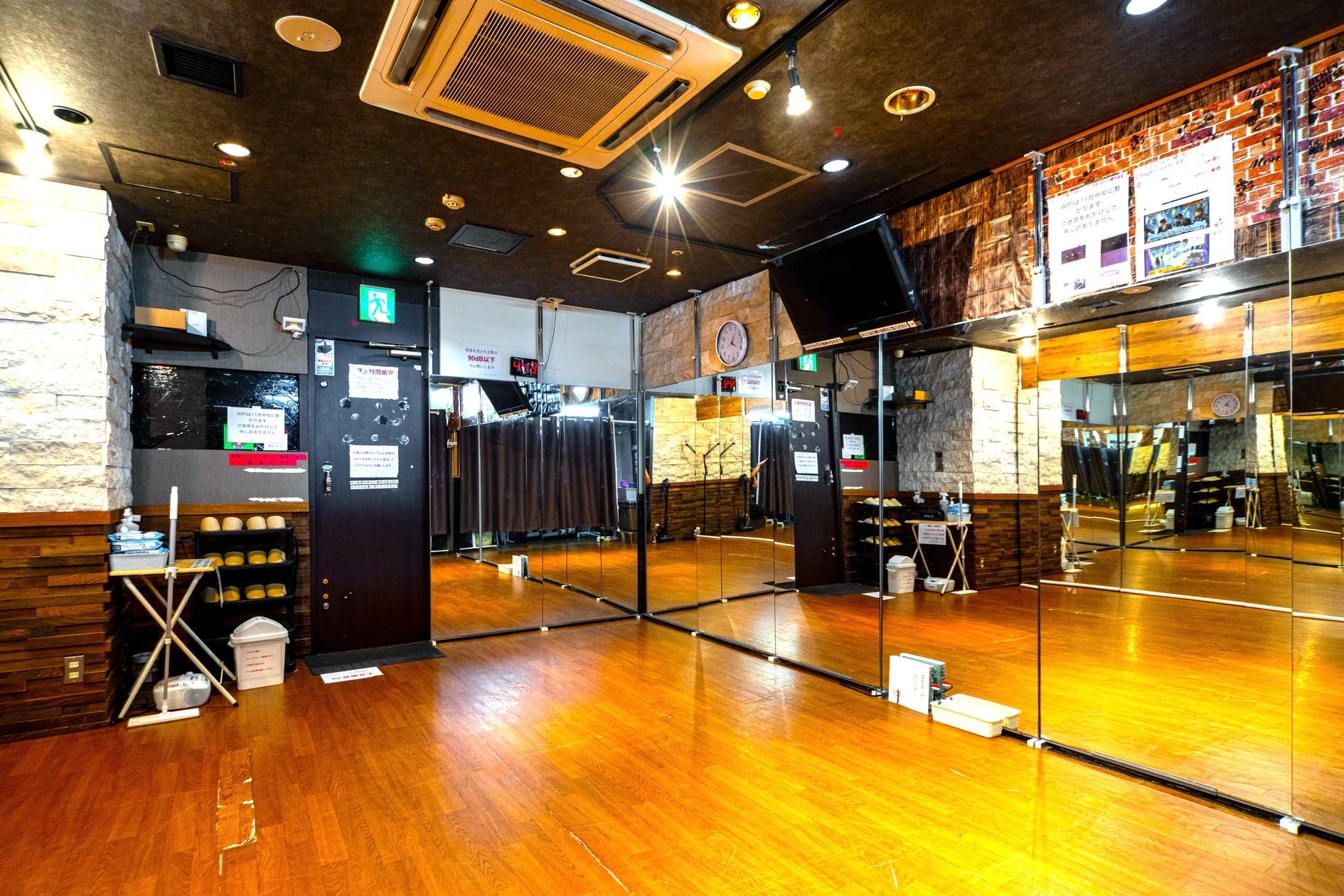 京急川崎駅から1分、JR川崎駅から3分、24時間いつでも利用できるレンタルスペースの写真1